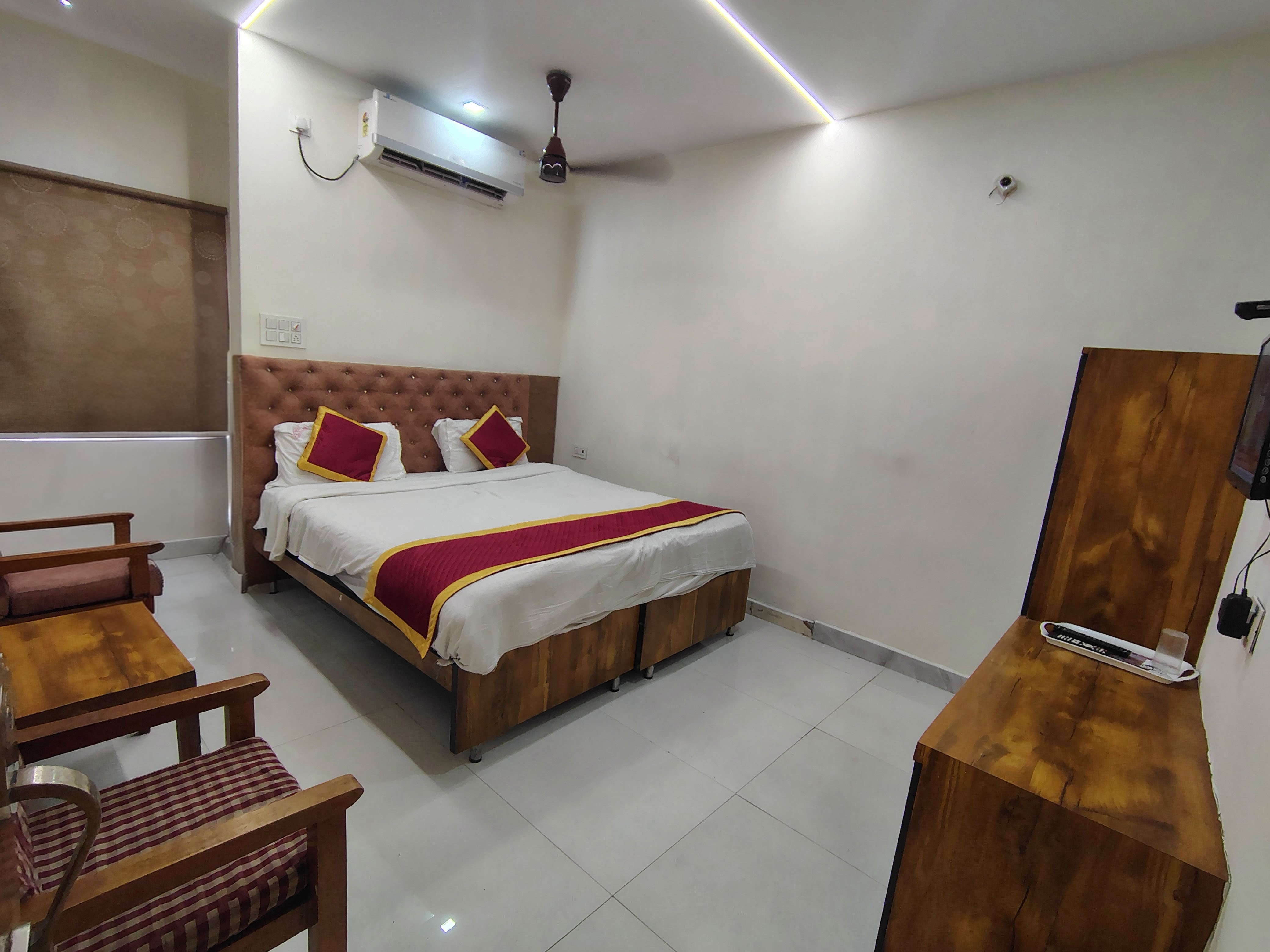 Sree Surya Residency 𝗕𝗢𝗢𝗞 Visakhapatnam Hotel