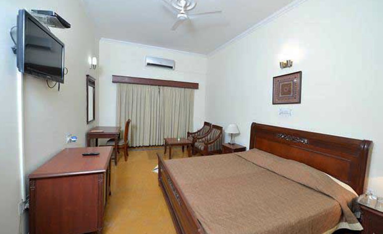 Amenities of R.K.Palace