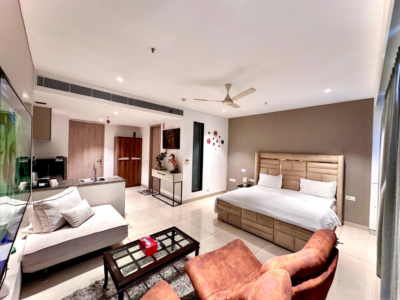 Luxury Studios Key 2 𝗕𝗢𝗢𝗞 Gurgaon Apartment