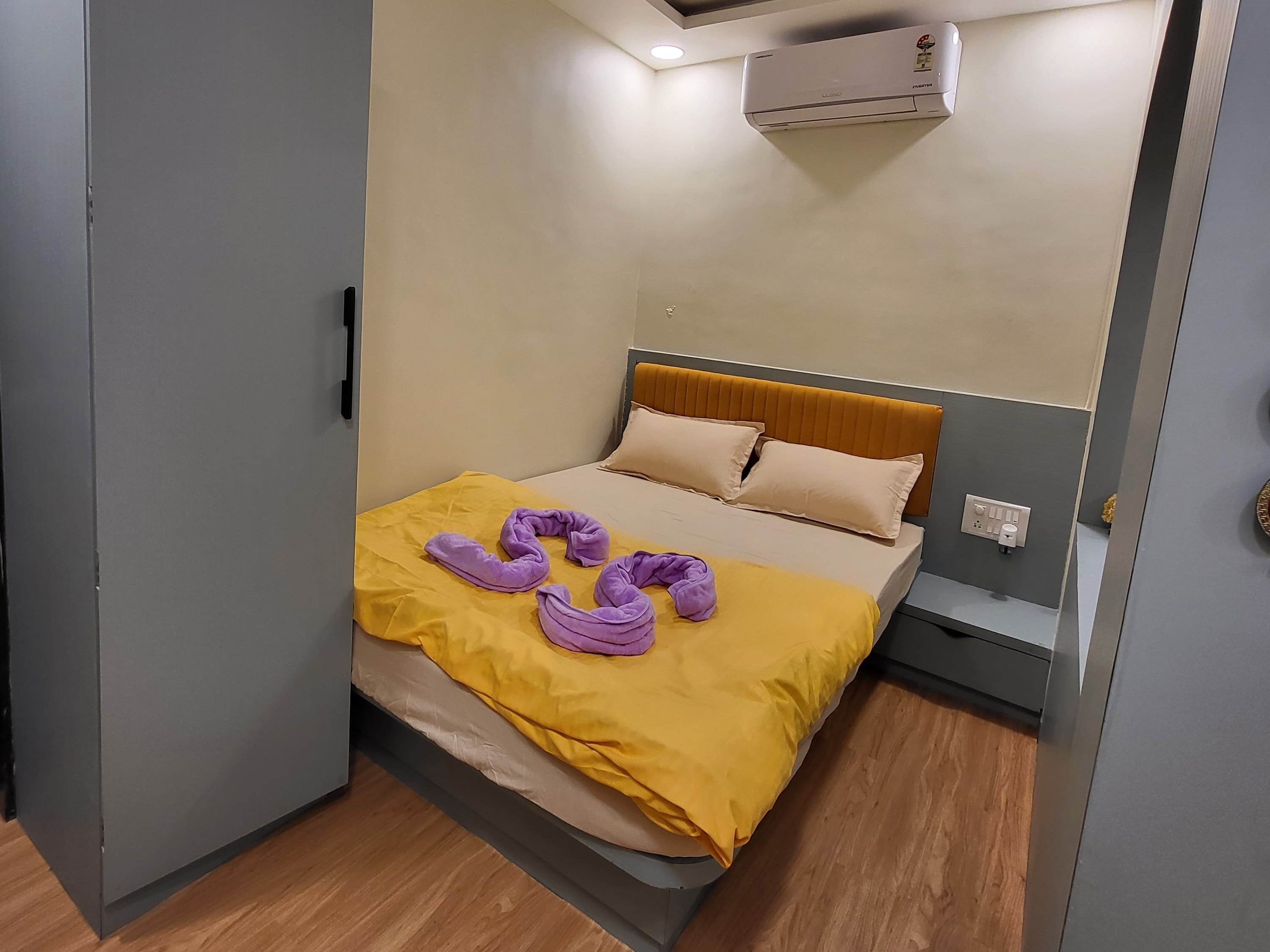 Fully furnished AC studio in wakad 𝗕𝗢𝗢𝗞 Pune Apartment