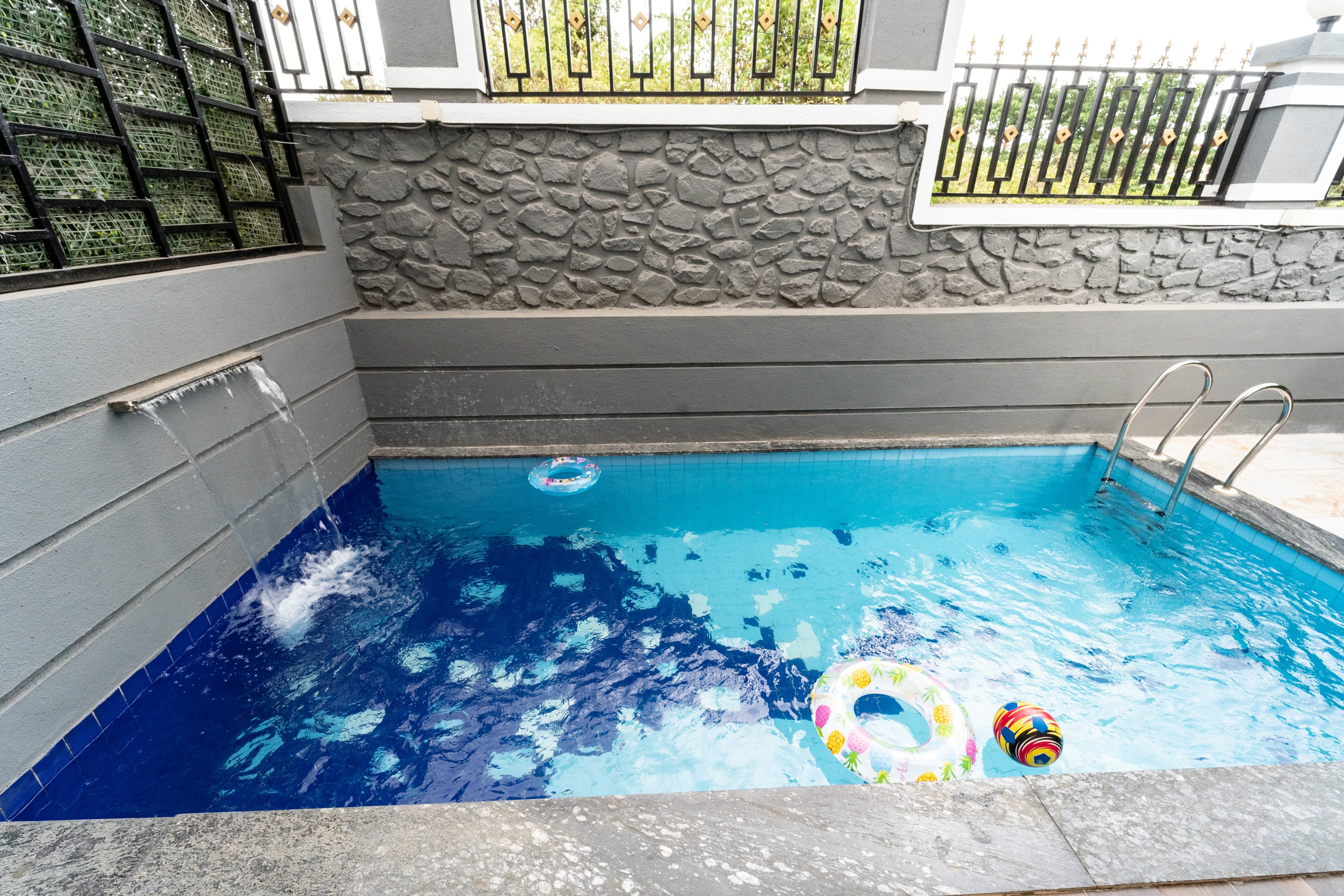 Luxury 3.5BHK Villa With Pool & Hot Jacuzzi 𝗕𝗢𝗢𝗞 Lonavala Villa