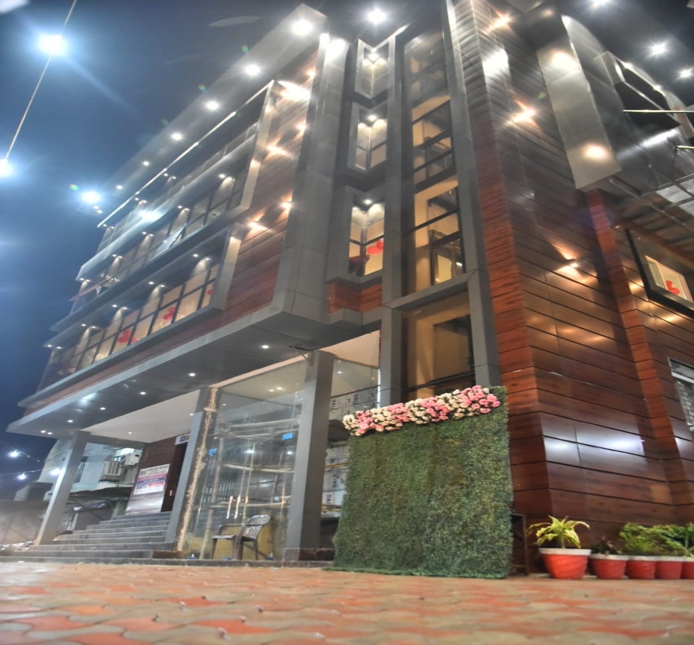 HOTEL RK GRAND 𝗕𝗢𝗢𝗞 Biswan Hotel