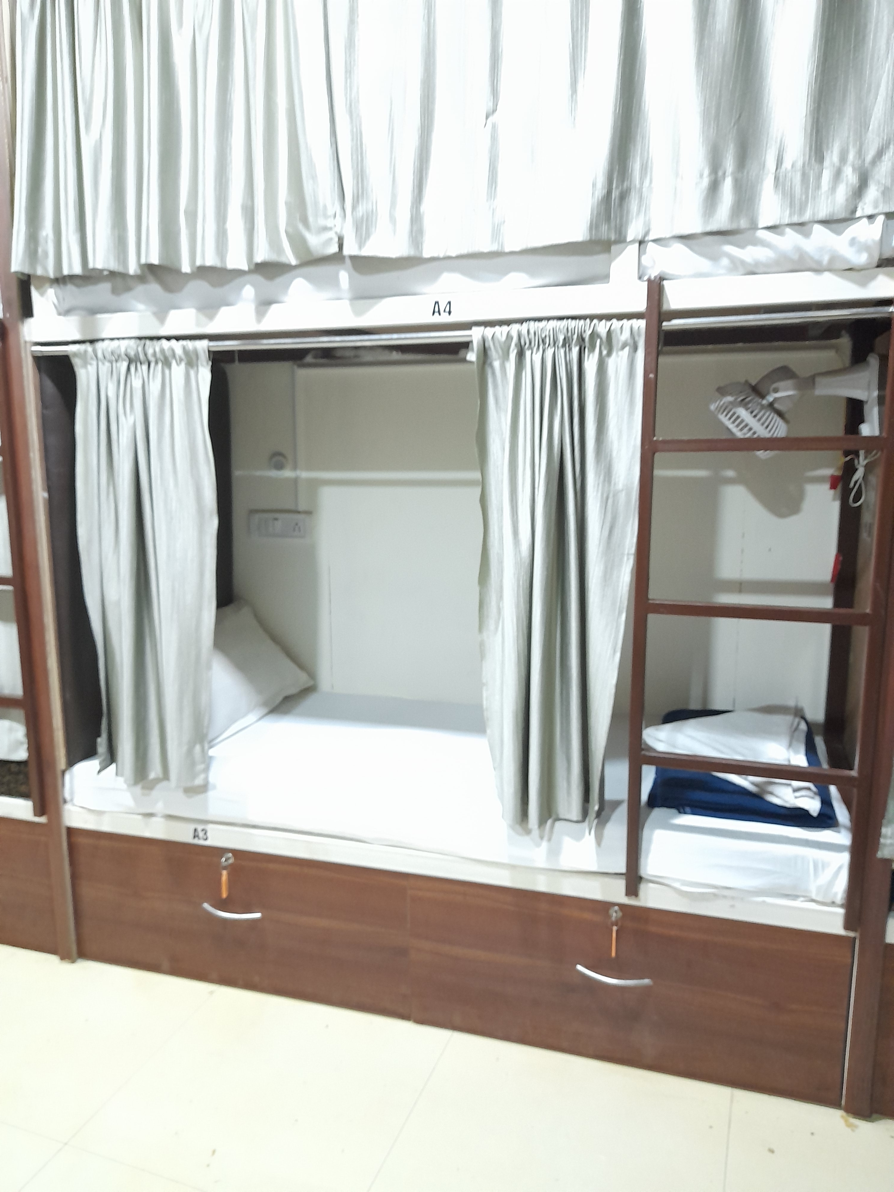 Afreen PG AC Dormitory 𝗕𝗢𝗢𝗞 Mumbai Hostel