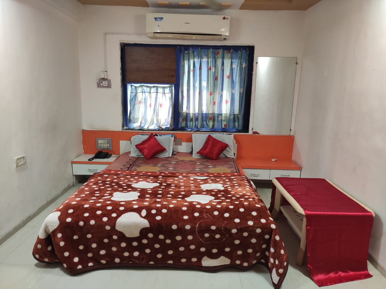 Hotel Perfect 𝗕𝗢𝗢𝗞 Kotda Sangani Hotel