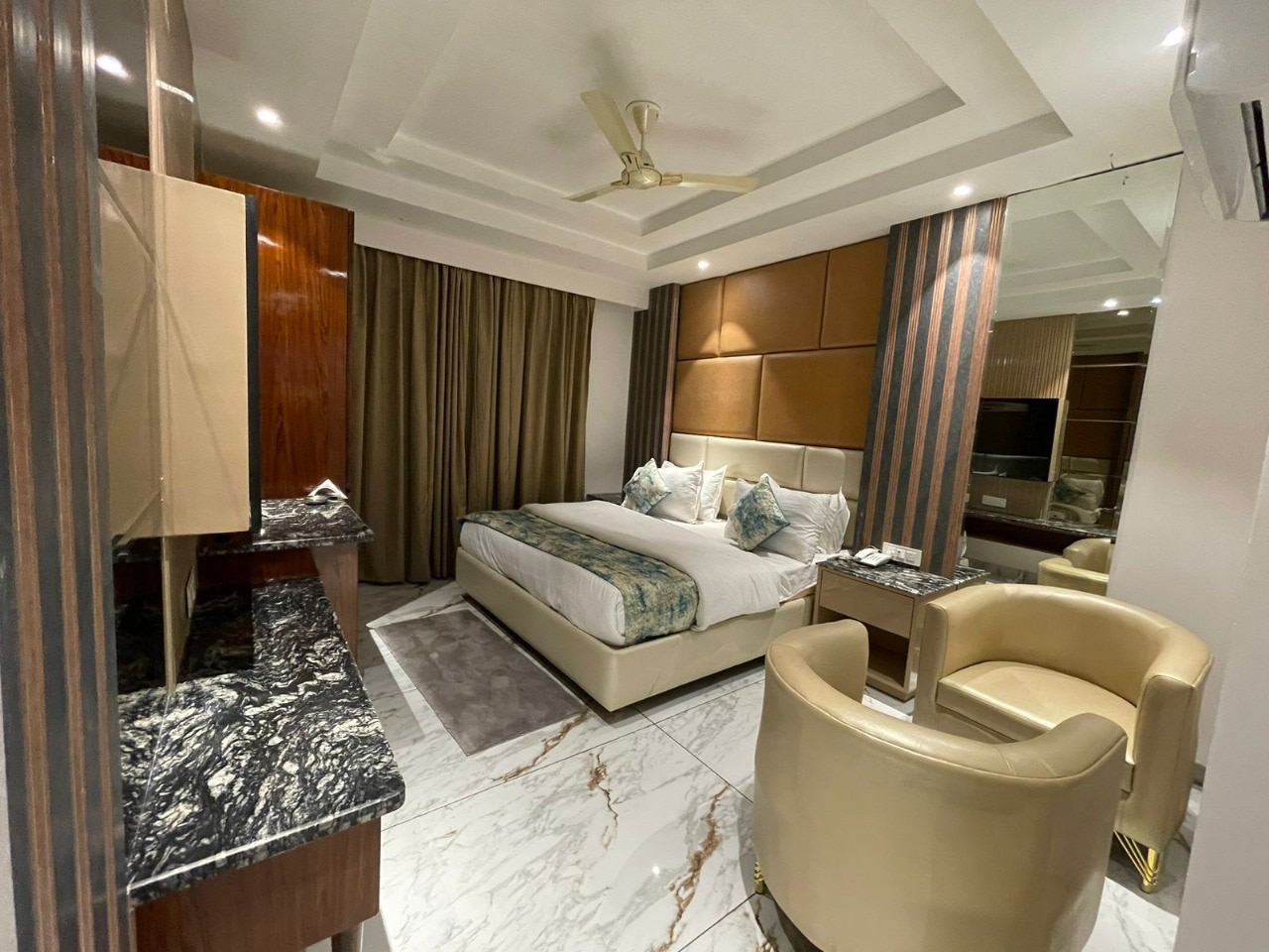 Hotel Dev Palace Patel Nagar 𝗕𝗢𝗢𝗞 Delhi Hotel