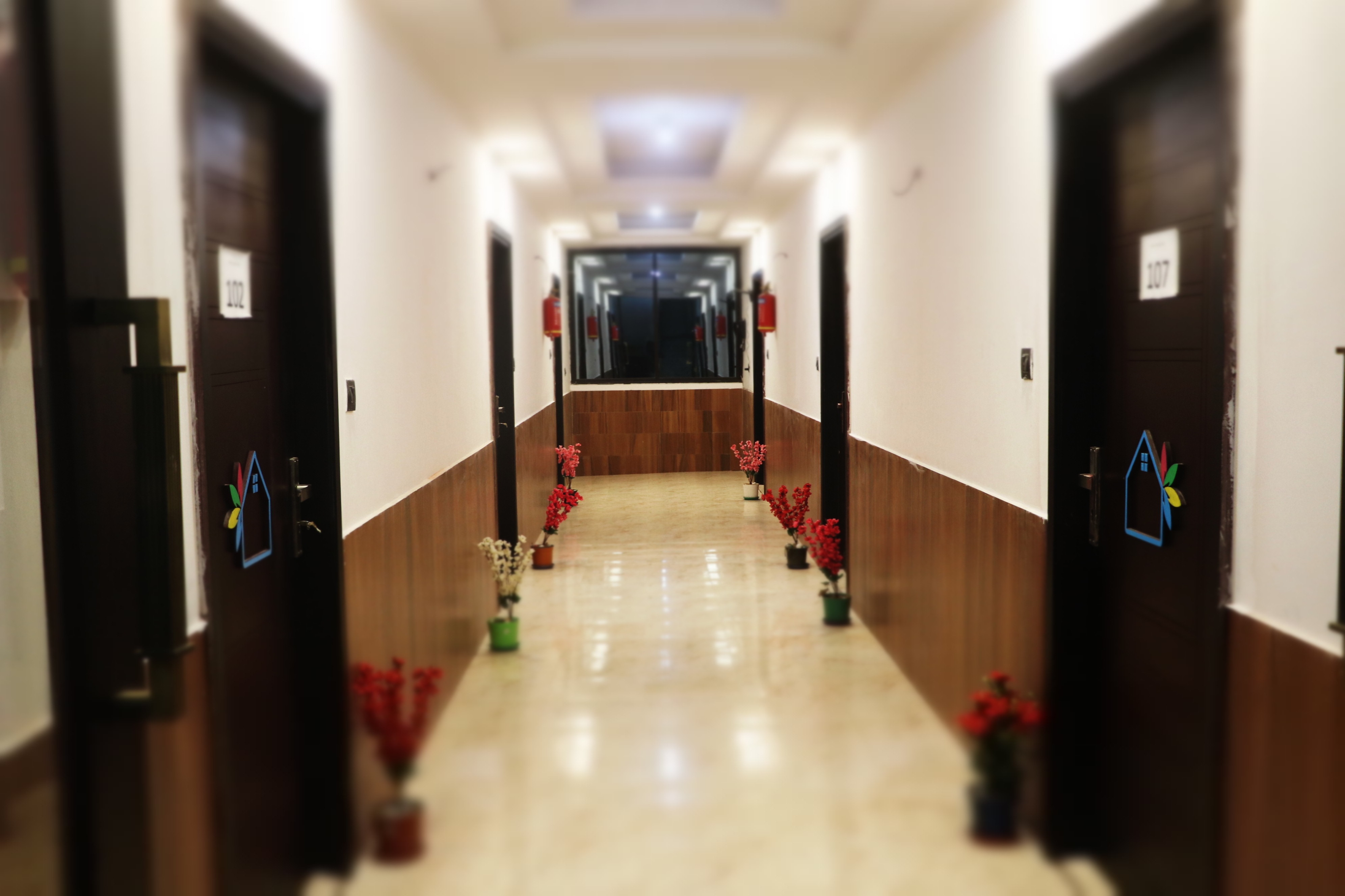 Club Apple Tree 𝗕𝗢𝗢𝗞 Bhowali Hotel