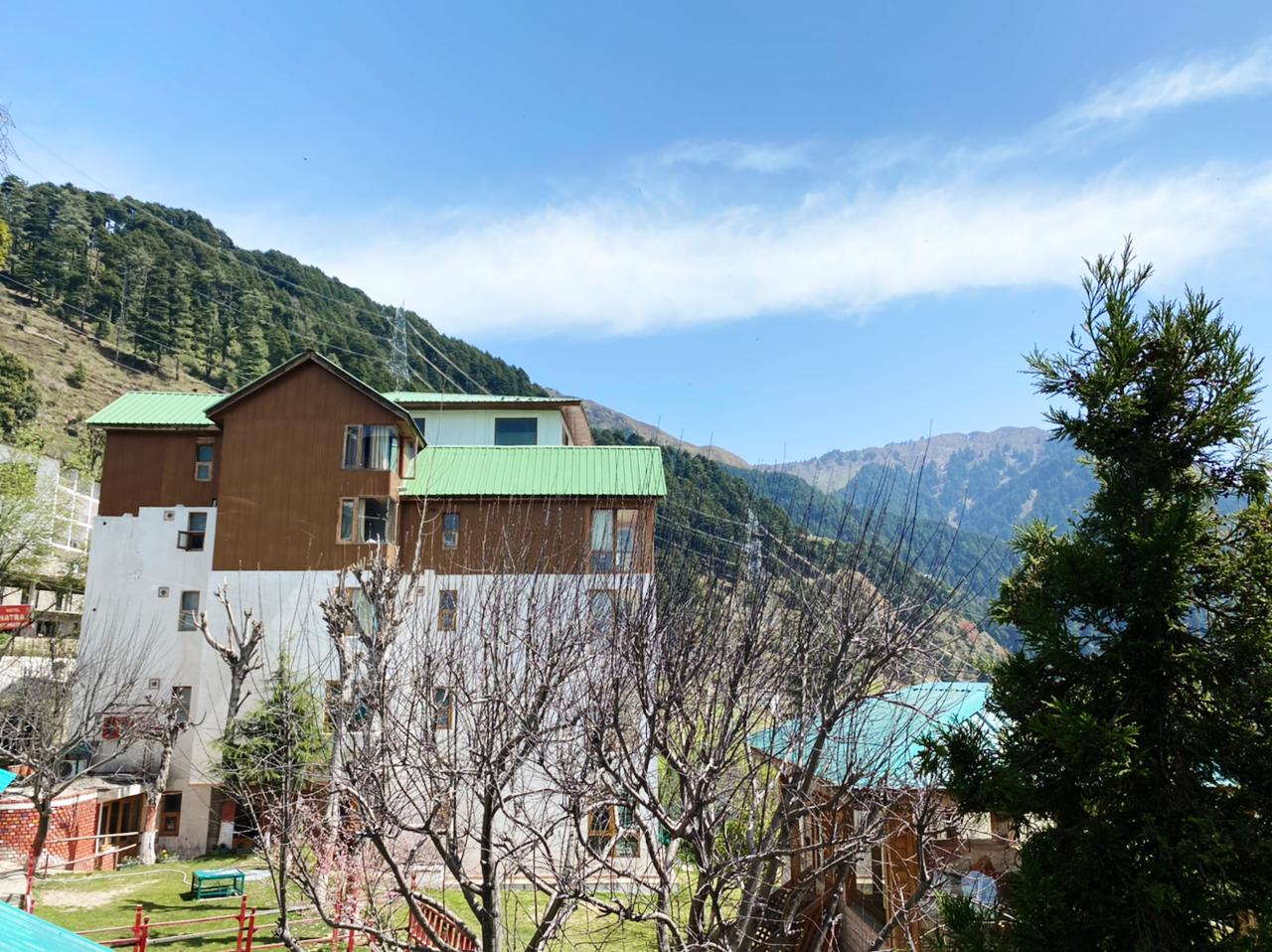 Hotel Shiva Cottage 𝗕𝗢𝗢𝗞 Patnitop Resort