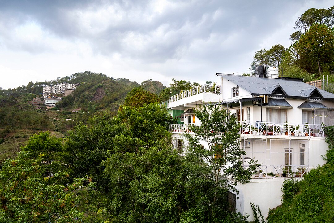 V are Family Samprati Villa 𝗕𝗢𝗢𝗞 Kasauli Villa