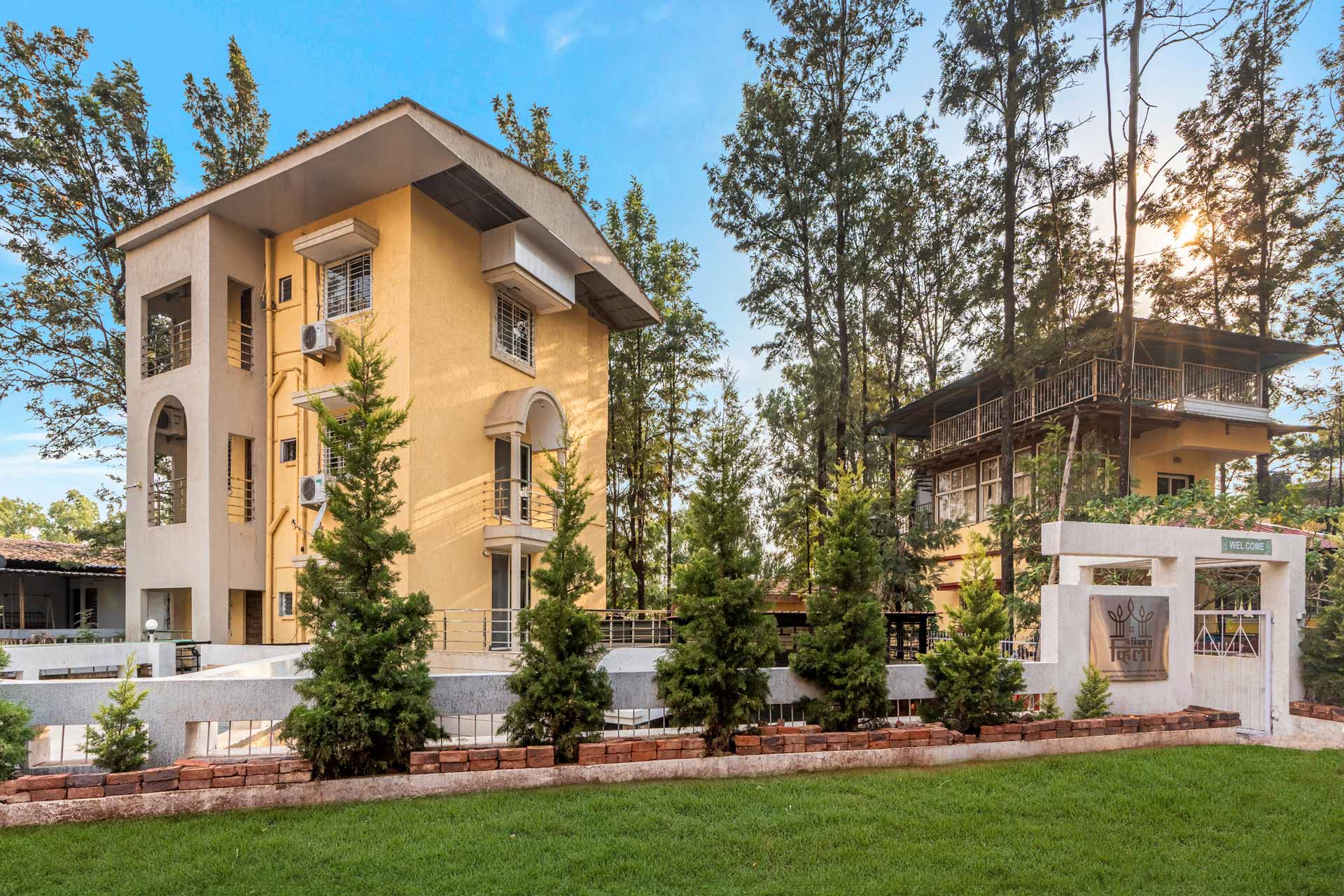 Hillside Crest Villa 5 BHK With swimming pool indoor games ...