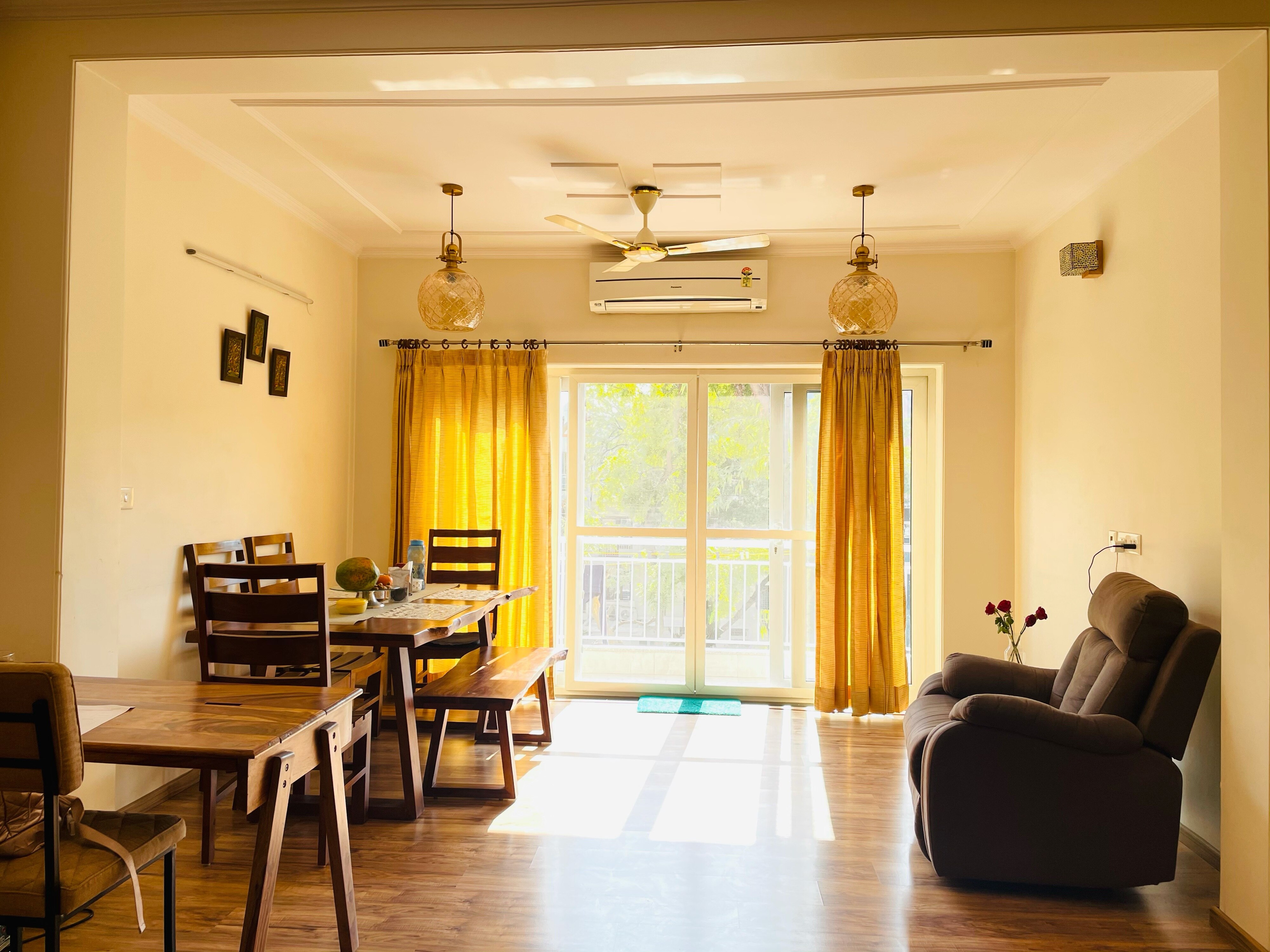 LUXE TREE TOP APARTMENT 𝗕𝗢𝗢𝗞 Delhi Apartment