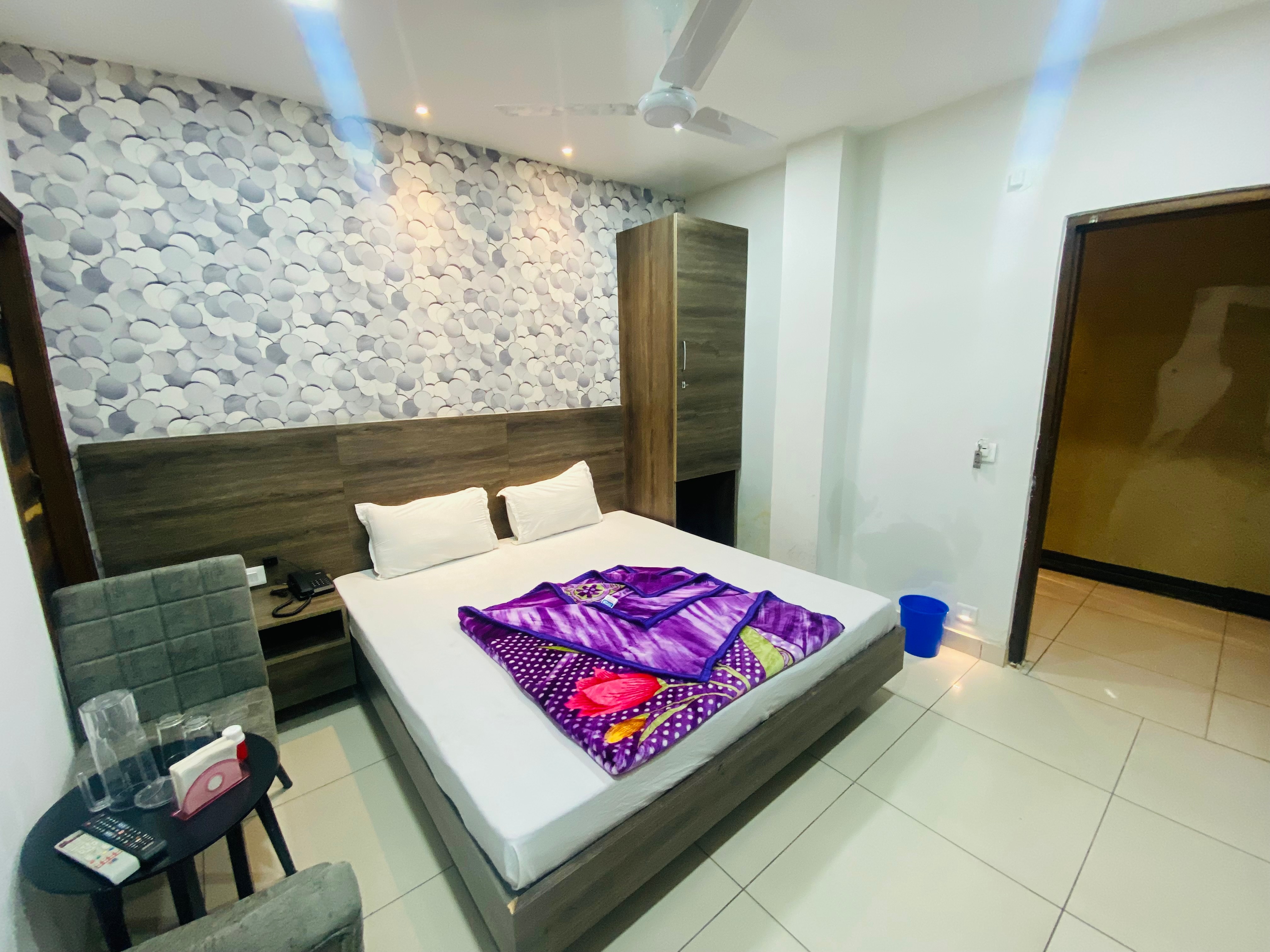 Hotel Amarvilas 𝗕𝗢𝗢𝗞 Patiala Hotel