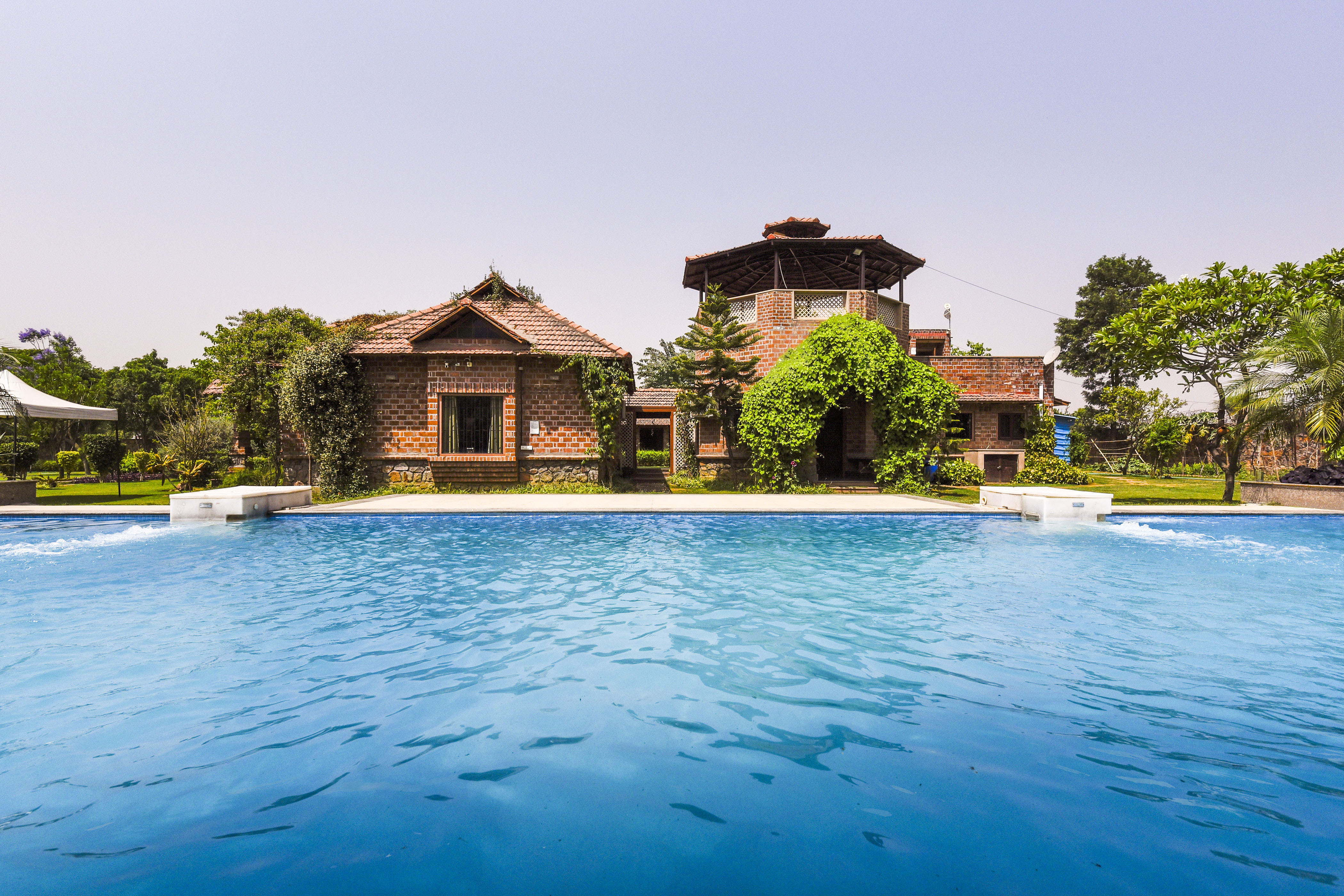 Baweja Farm- 4BHK Luxe Boutique Farmstay with Pool 𝗕𝗢𝗢𝗞 Manesar Farm House