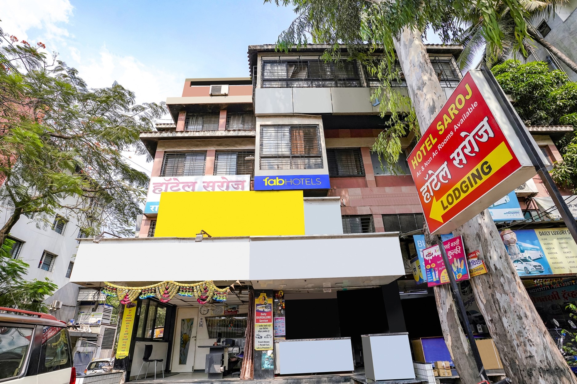 Rooms of FabHotel Saroj Inn - Mumbai Naka - Hotel in Nashik