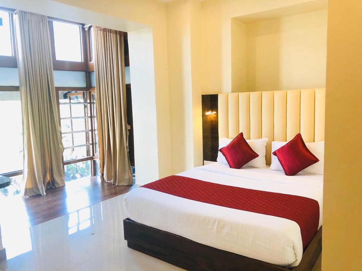 Hotel Gateway Colaba Mumbai - Reviews, Photos & Offer