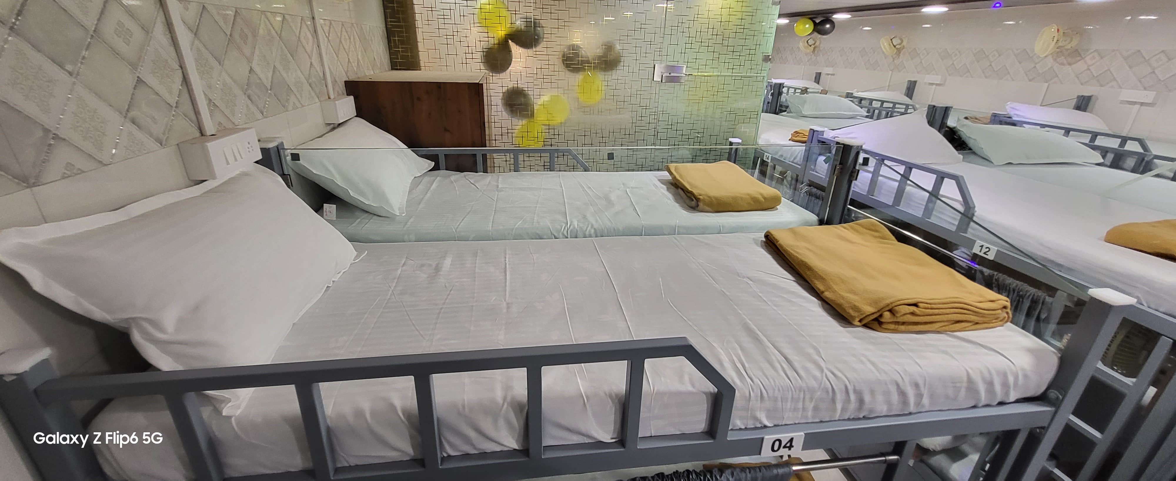 Ekta Dormitory AC 𝗕𝗢𝗢𝗞 Mumbai Hostel