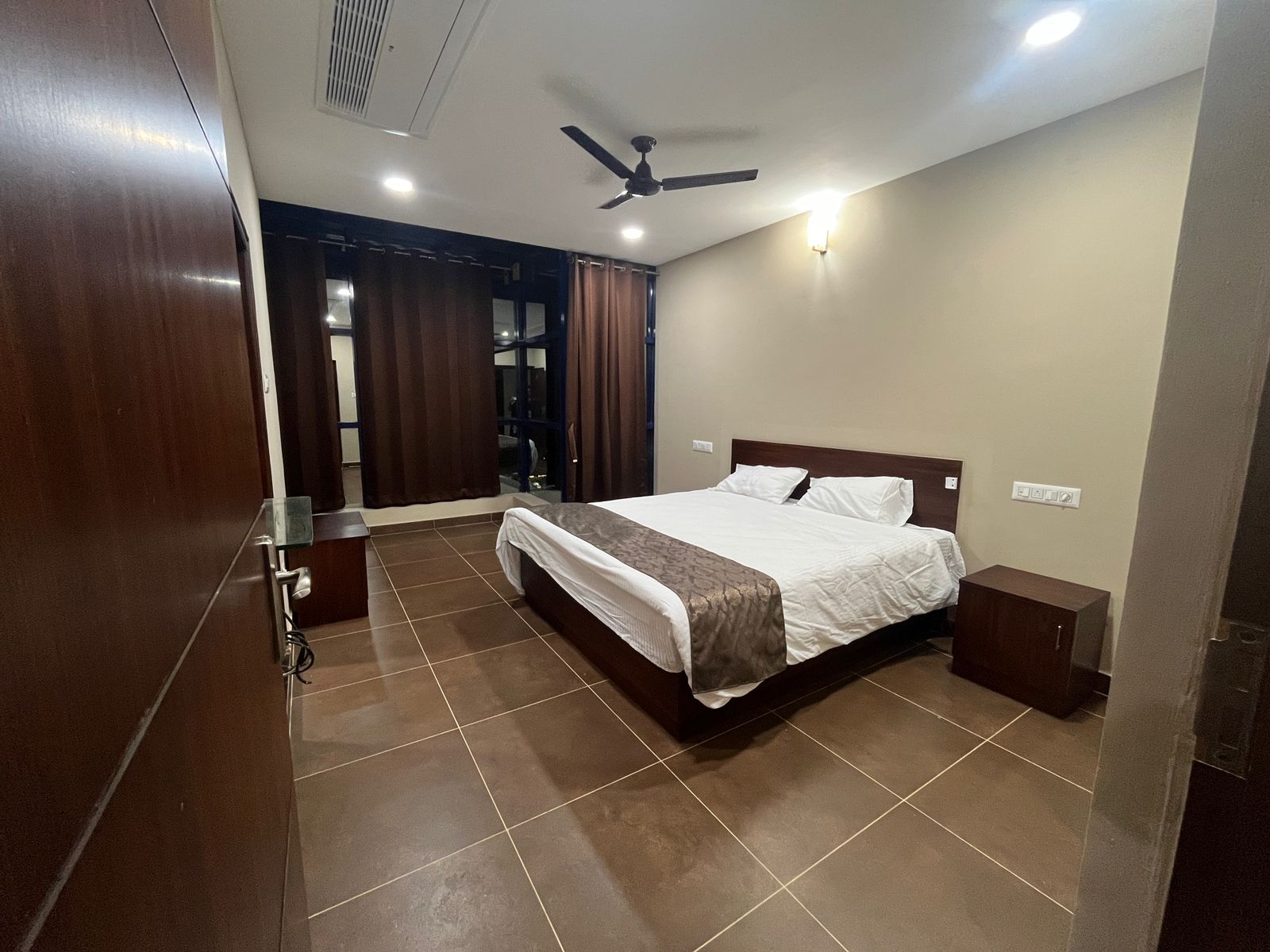 VYOM PARTY HALL AND ROOMS 𝗕𝗢𝗢𝗞 Mysore Hotel