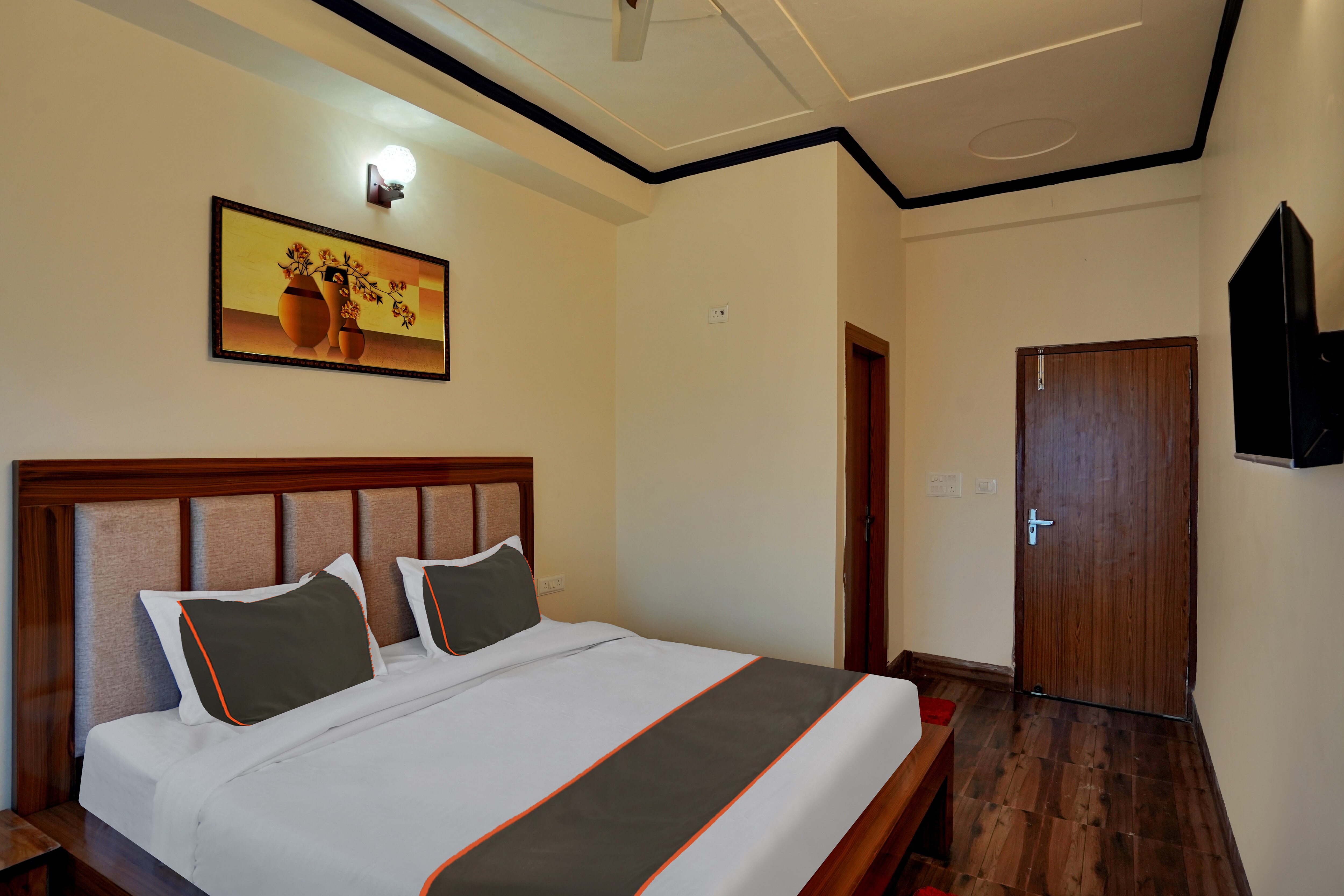 Collection O Trihans Mantion Hotel 𝗕𝗢𝗢𝗞 Noida Hotel