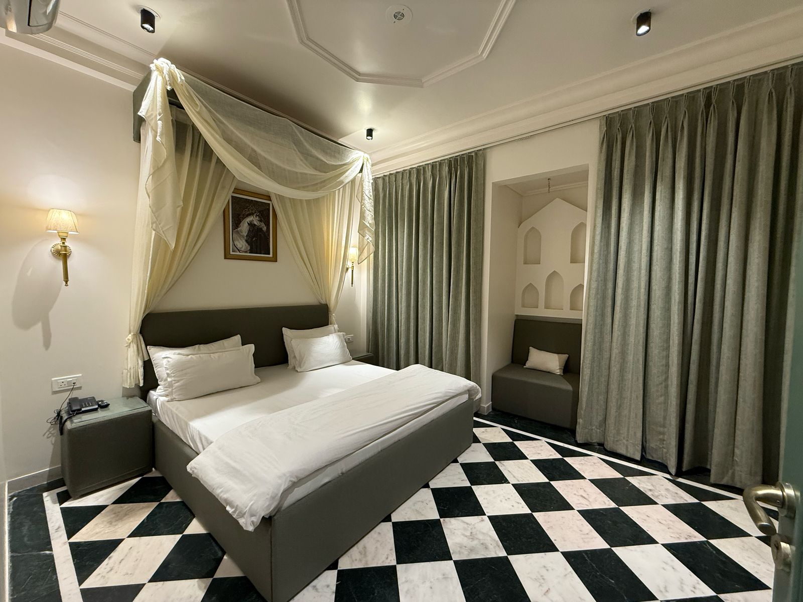 Amenities of Pallazo Emeralds