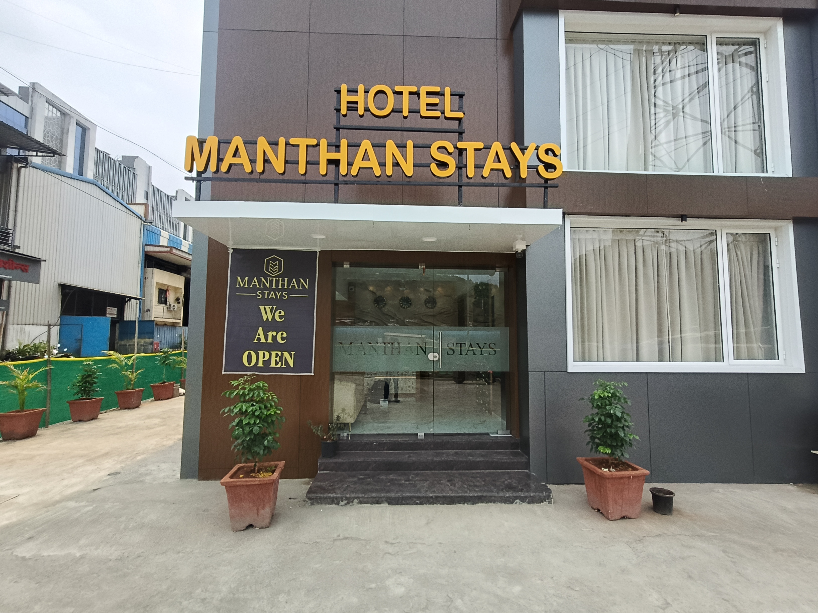 Hotel Manthan Stays 𝗕𝗢𝗢𝗞 Navi Mumbai Hotel