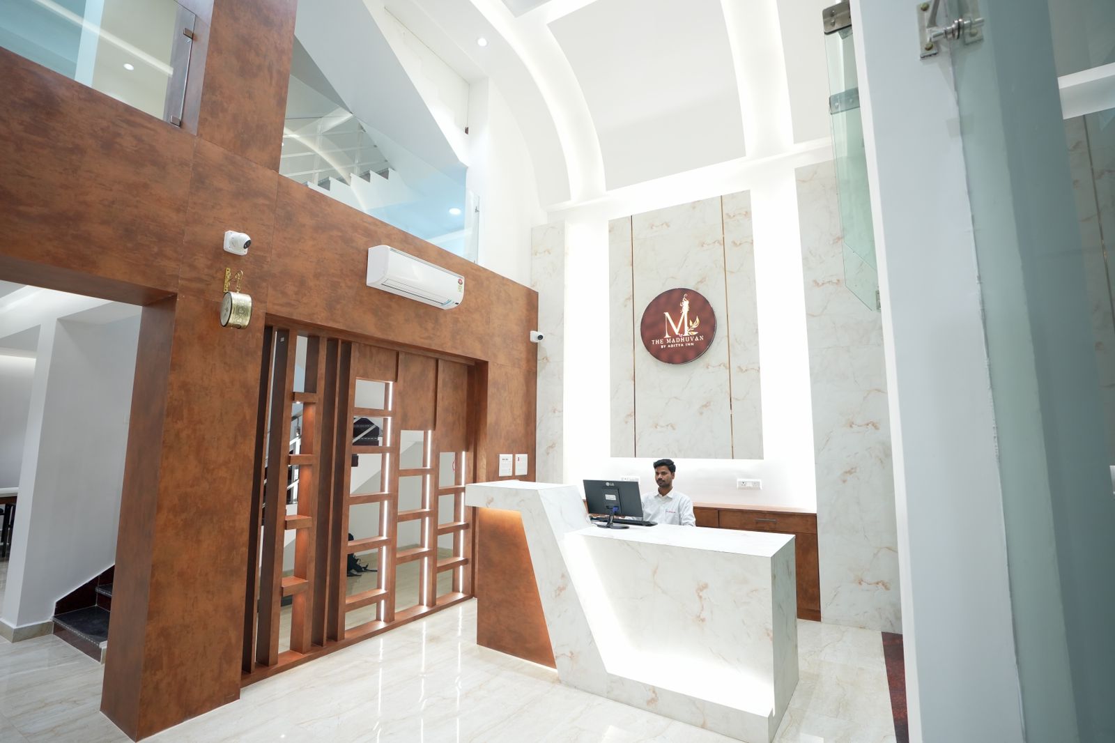 THE MADHUVAN BY ADITYAINN 𝗕𝗢𝗢𝗞 Arrah Hotel