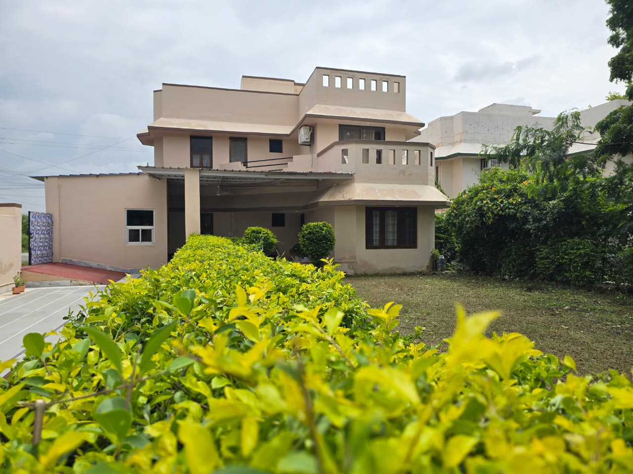 YOLO fun villa 𝗕𝗢𝗢𝗞 Udaipur Villa