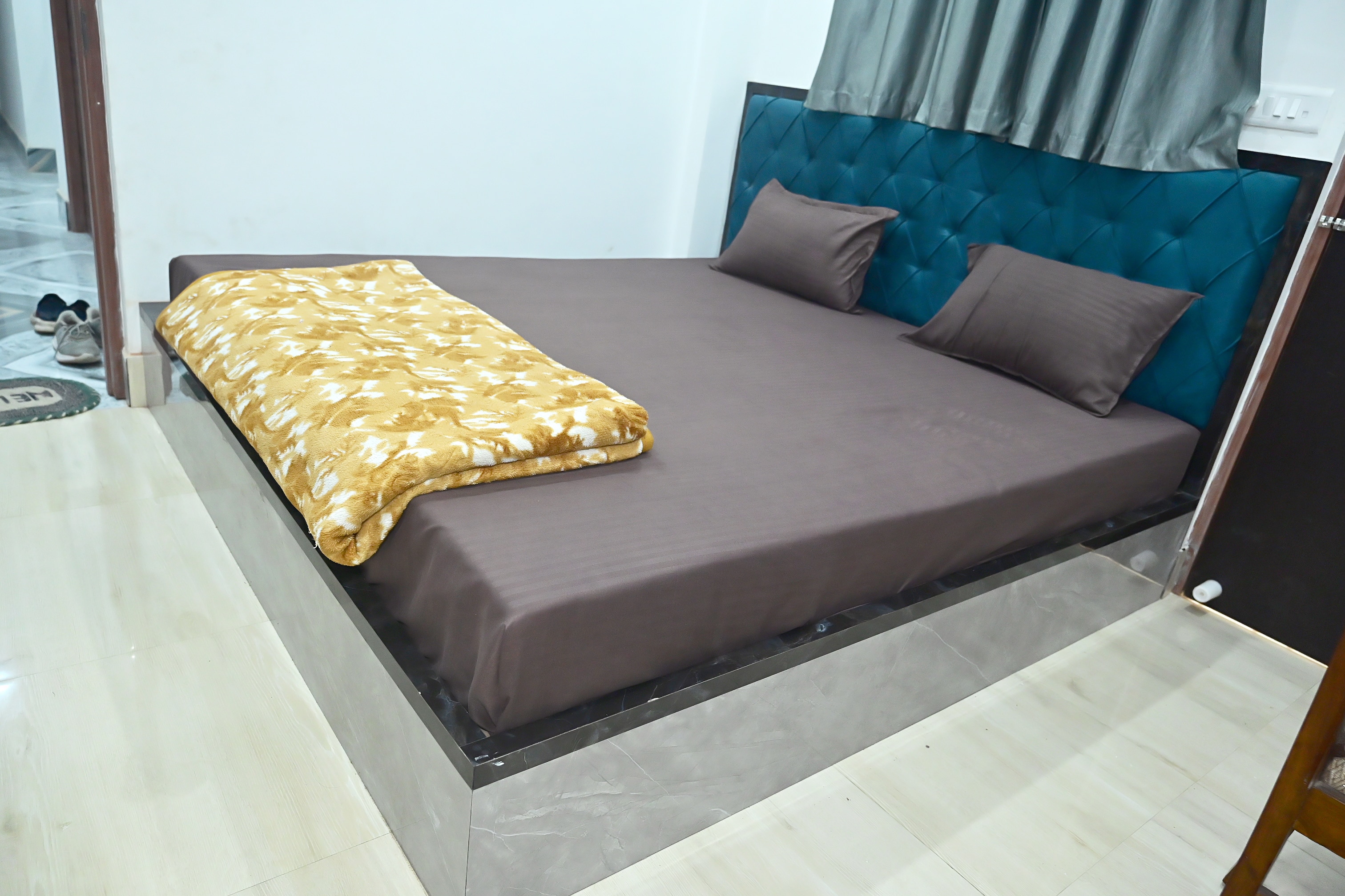 Omisha Guest House 𝗕𝗢𝗢𝗞 Varanasi Guest House