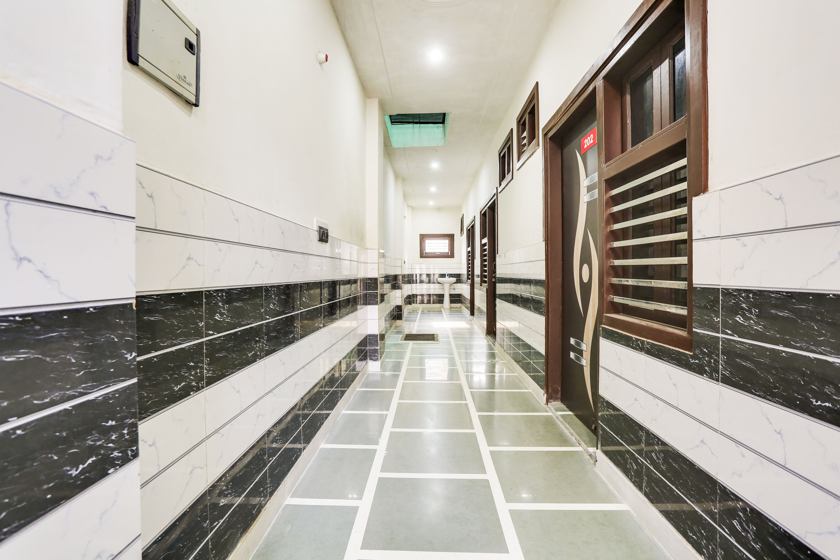 Hotel O Happy Stay 𝗕𝗢𝗢𝗞 Delhi Hotel