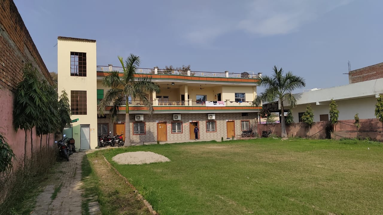 DPS Home Stay 𝗕𝗢𝗢𝗞 Varanasi Hostel