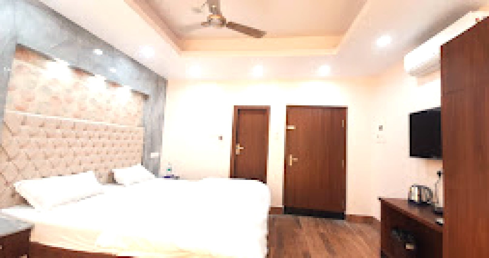 Ghar Aangan Resort 𝗕𝗢𝗢𝗞 Patna Resort