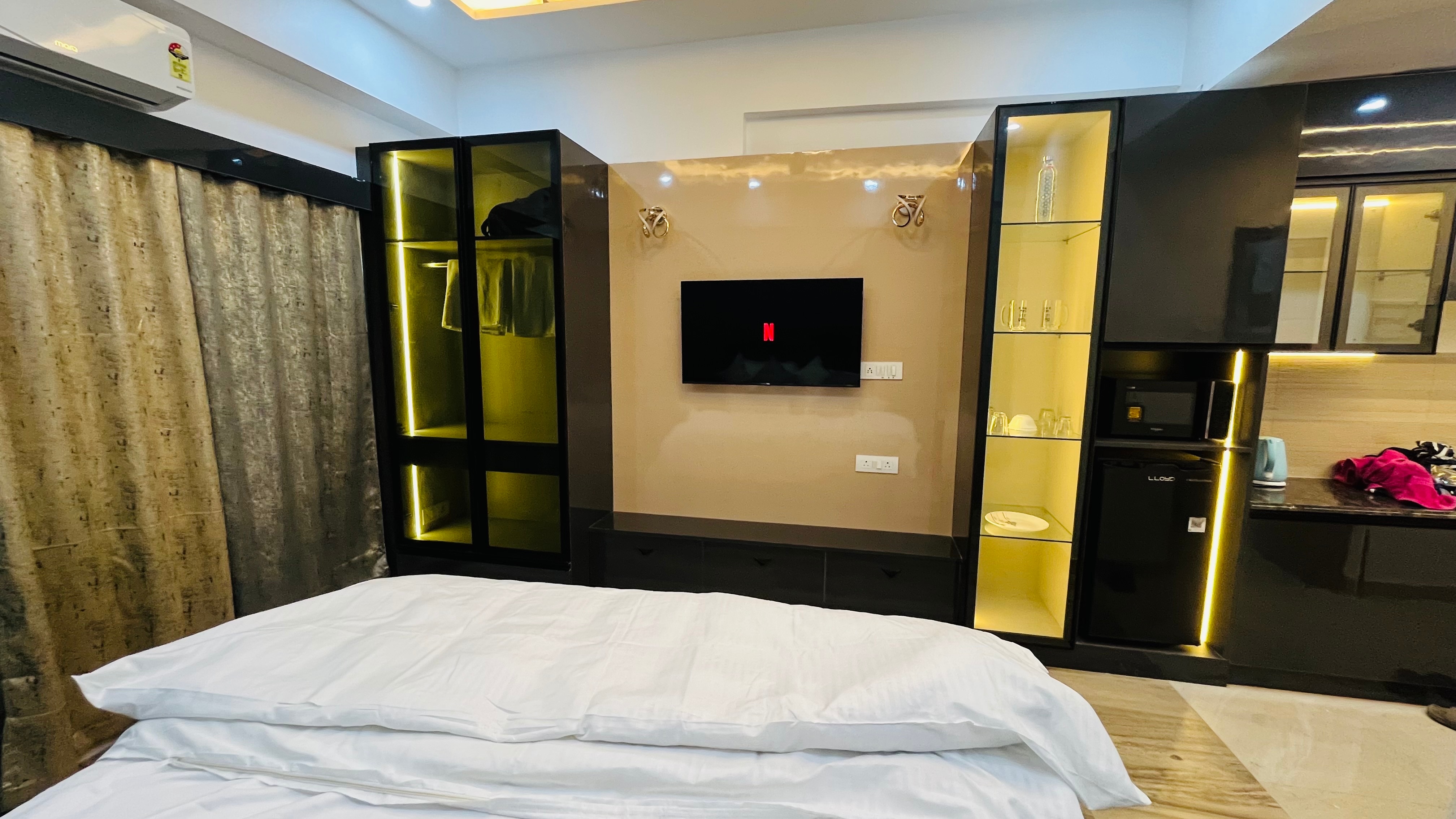 Isha Homes 𝗕𝗢𝗢𝗞 Greater Noida Apartment