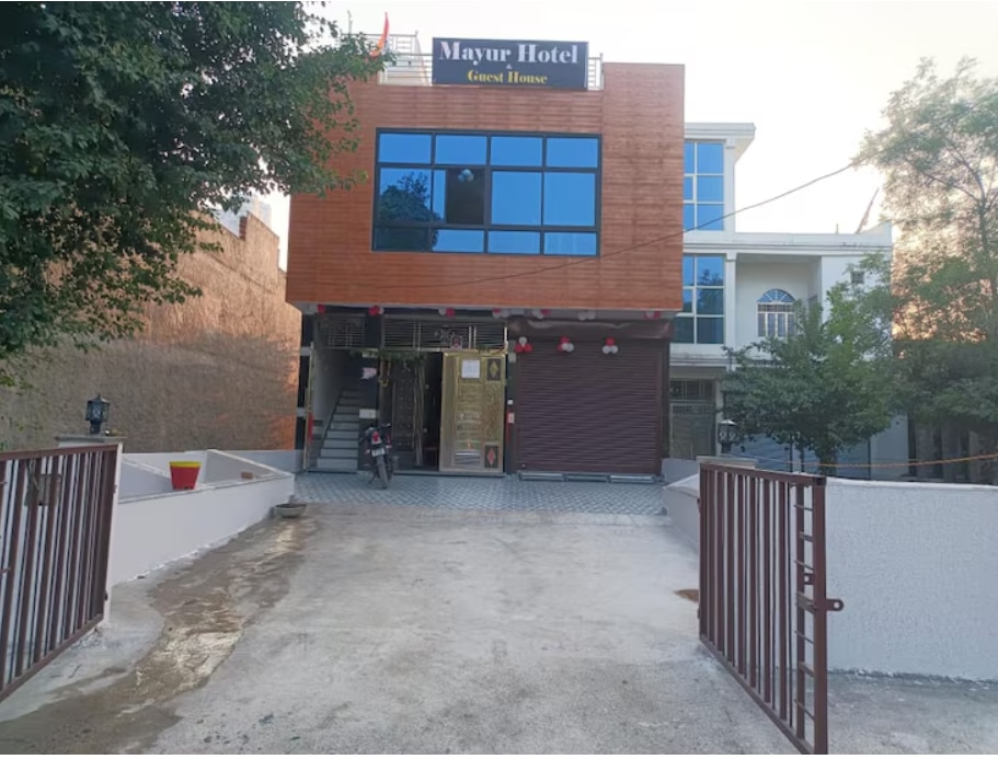 Mayur Hotel & Guest House 𝗕𝗢𝗢𝗞 Morena Guest House