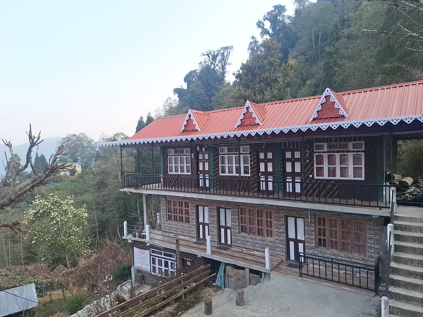 Siniolchu Resort 𝗕𝗢𝗢𝗞 Rishyap Hotel