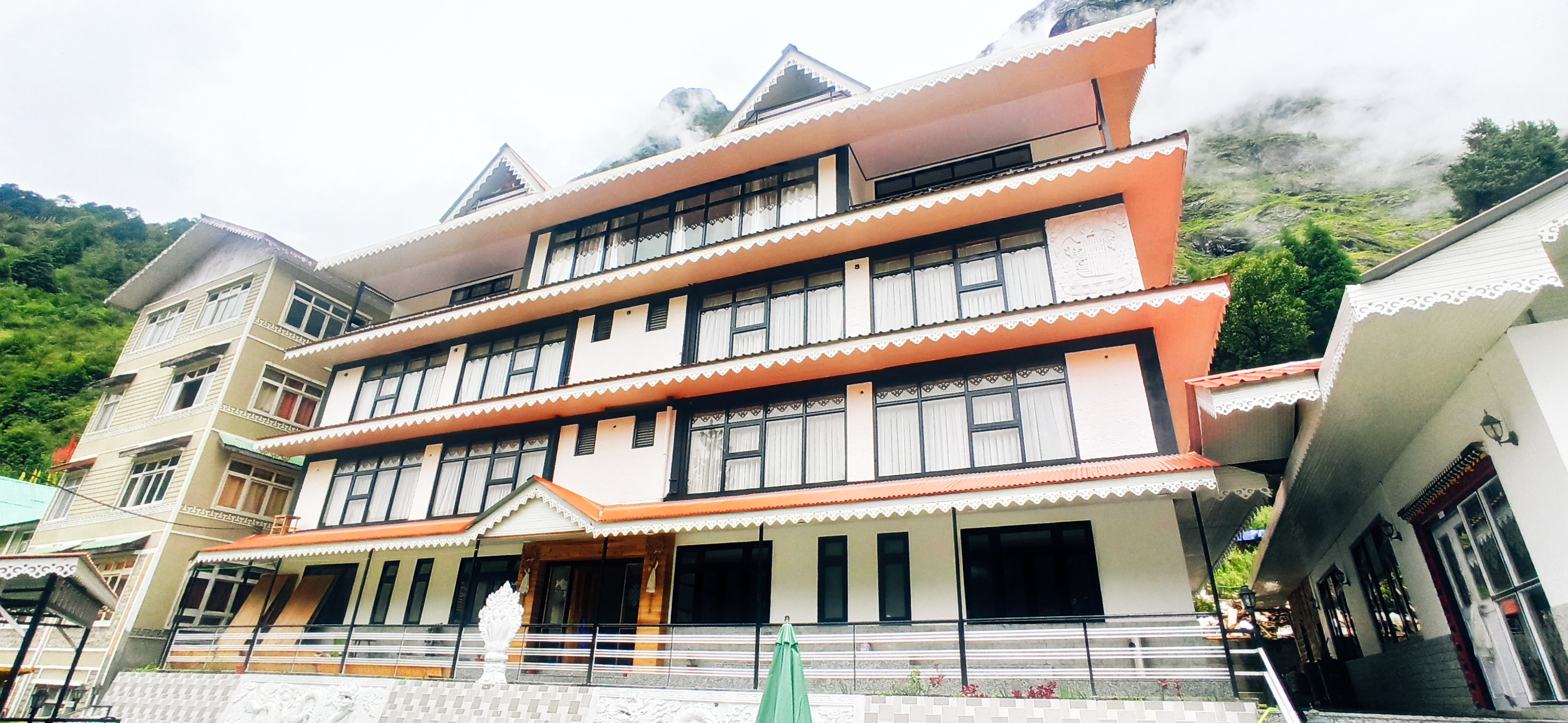 Rufina Lachung Kunga 𝗕𝗢𝗢𝗞 Lachung Hotel