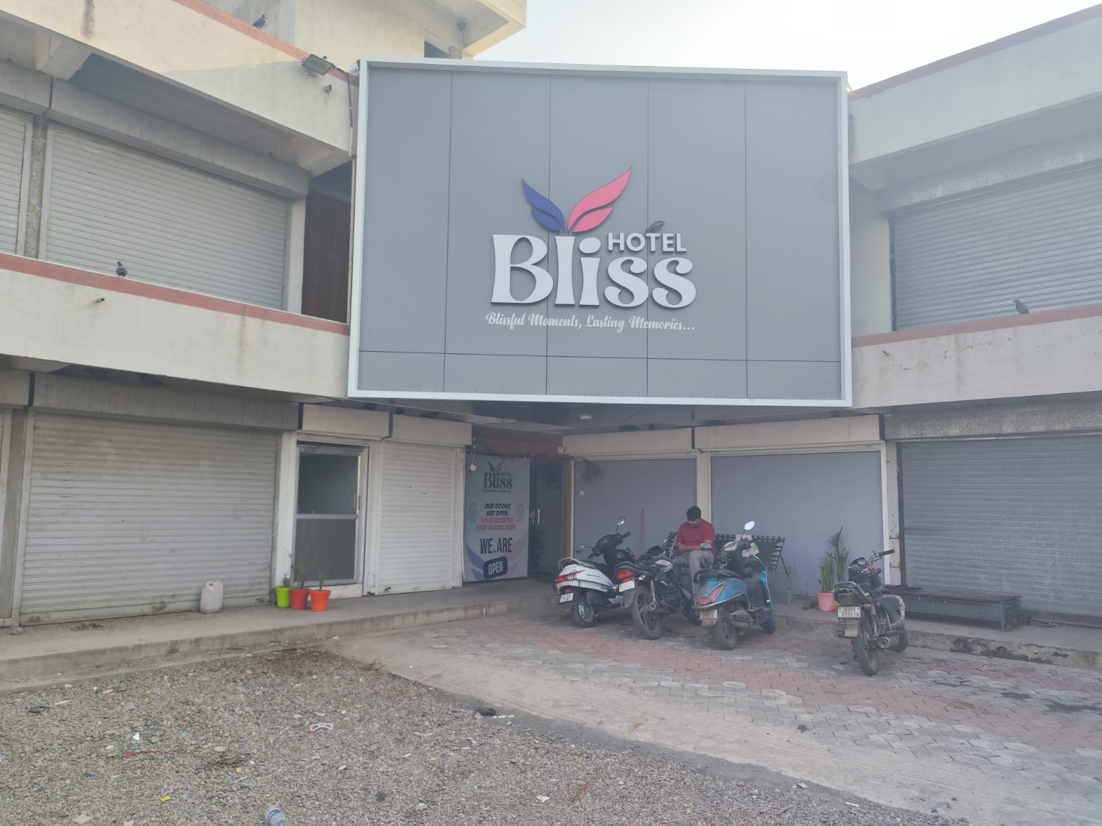 Hotel Bliss 𝗕𝗢𝗢𝗞 Amreli Hotel