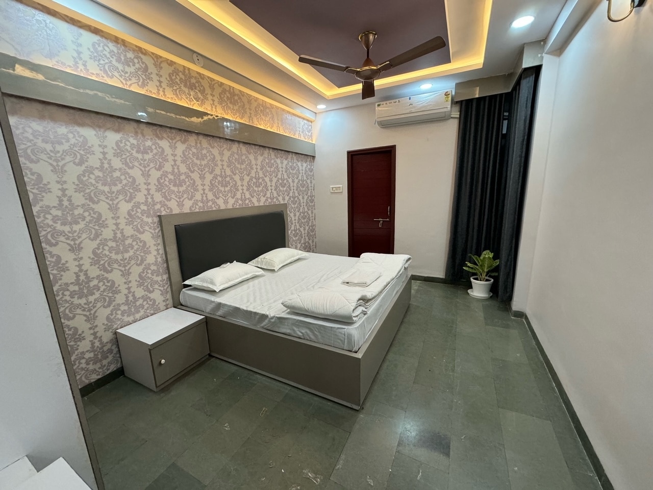 Leela homestay Indore - Tulip 𝗕𝗢𝗢𝗞 Indore Homestay