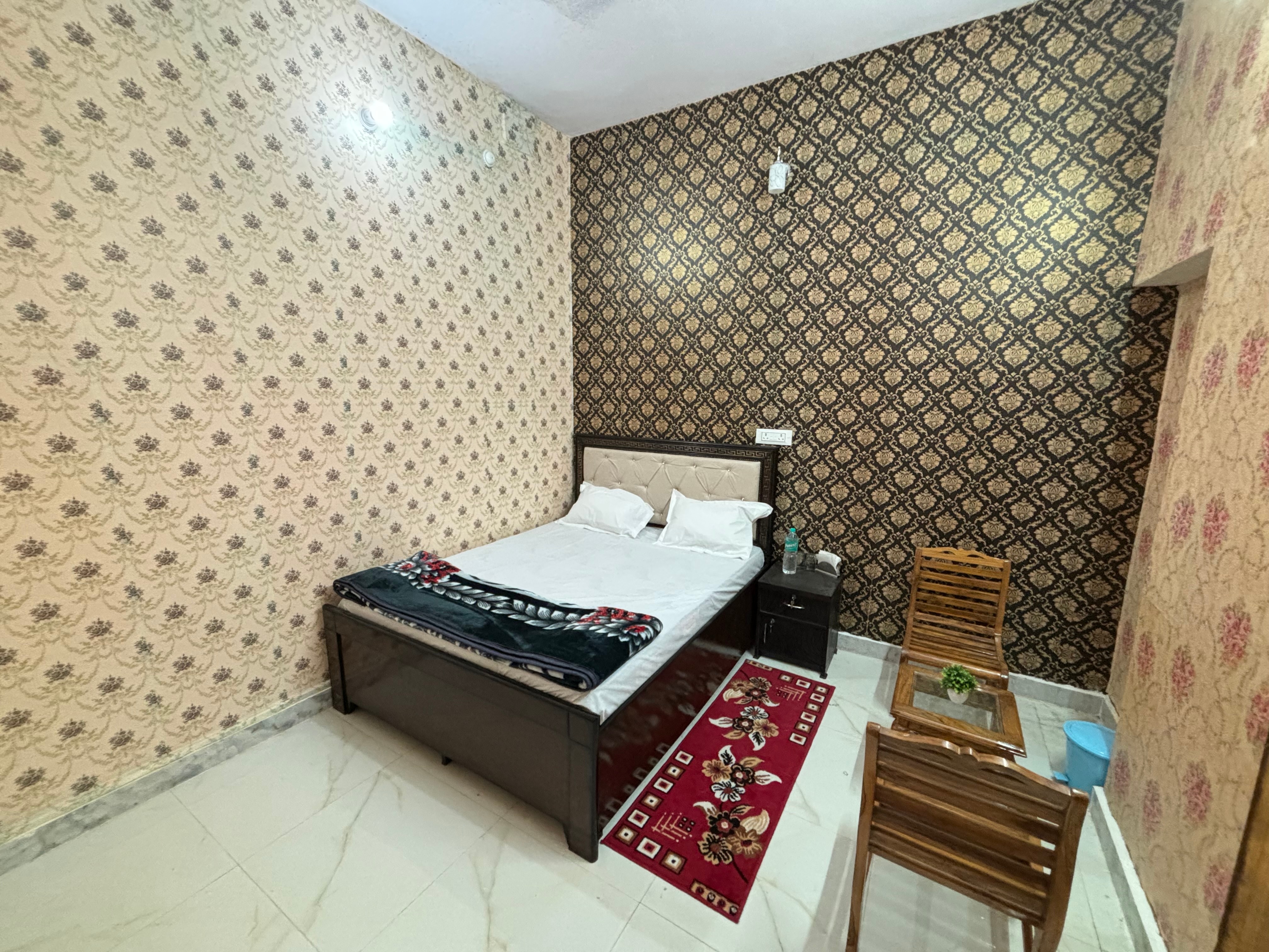 Kashi Residency & cafe 𝗕𝗢𝗢𝗞 Varanasi Homestay