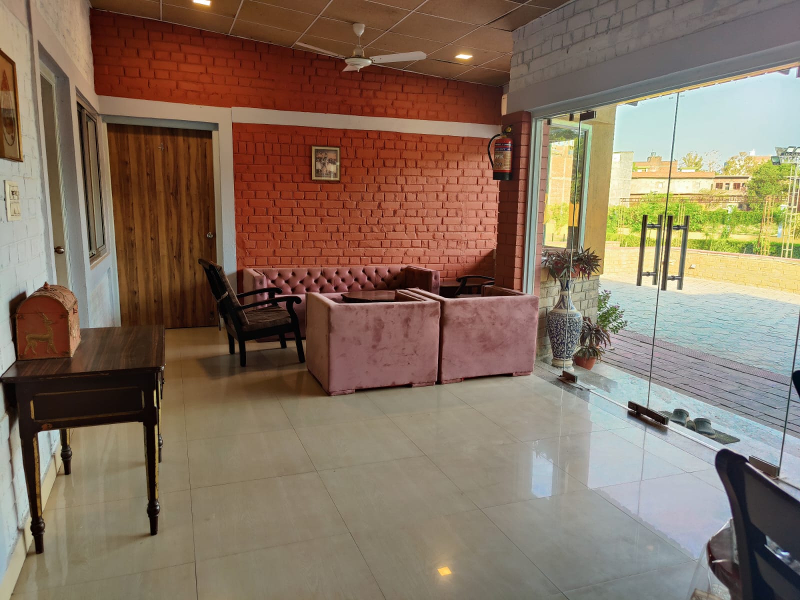 BRICK FIELD | Lounge with Garden & Parking Villa Varanasi - Reviews ...