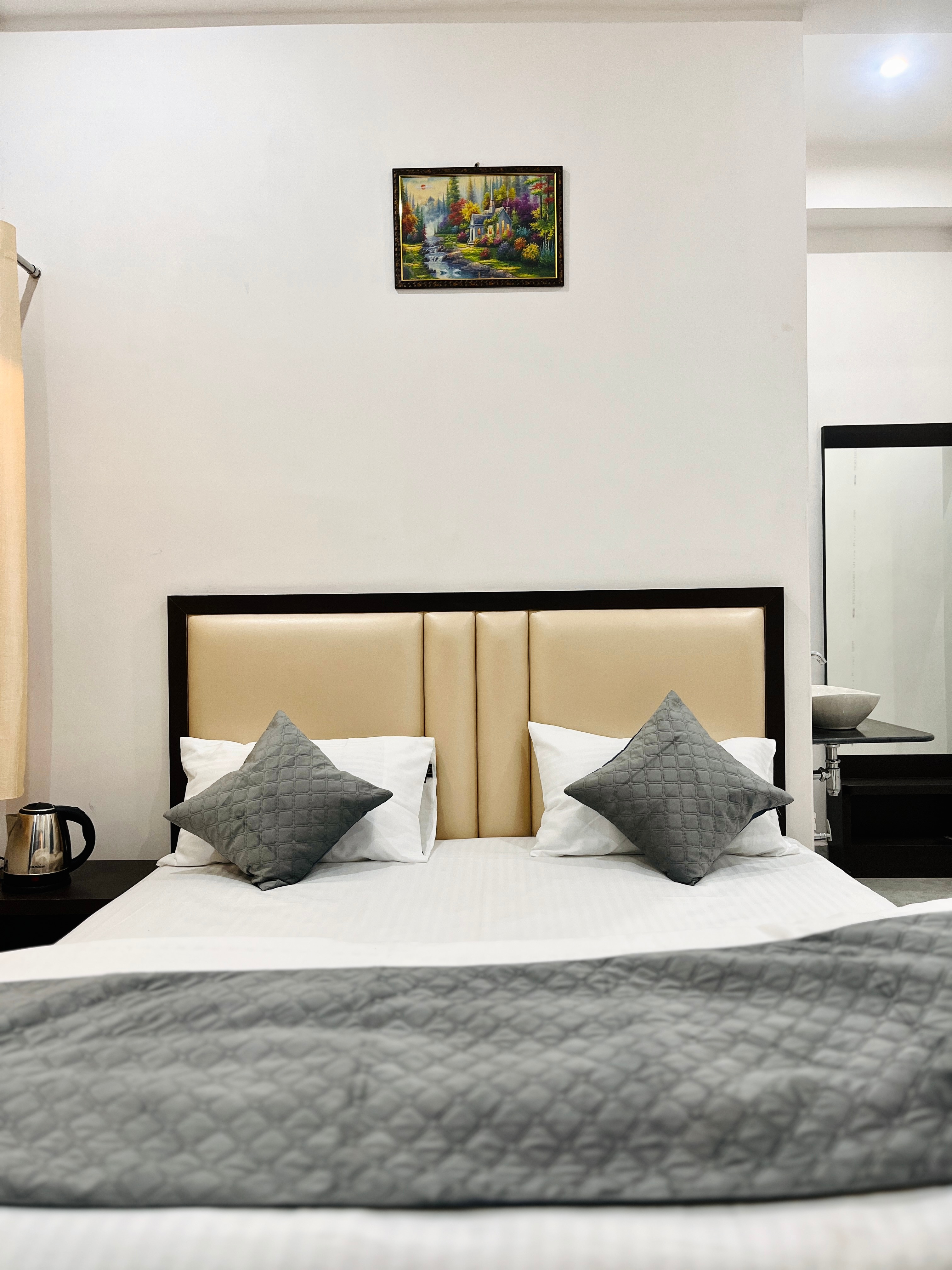 Dhaneshwari Homestay 𝗕𝗢𝗢𝗞 Varanasi Apartment