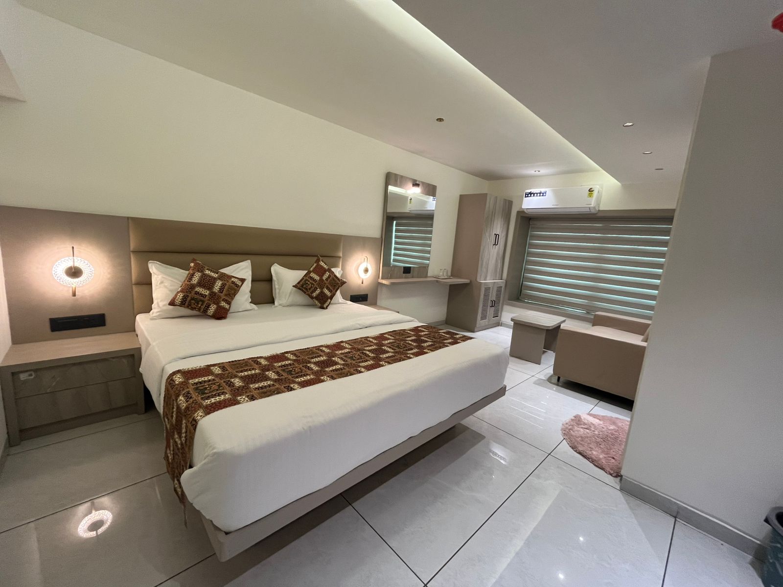 HOTEL NEXUS ONE 𝗕𝗢𝗢𝗞 Ahmedabad Hotel