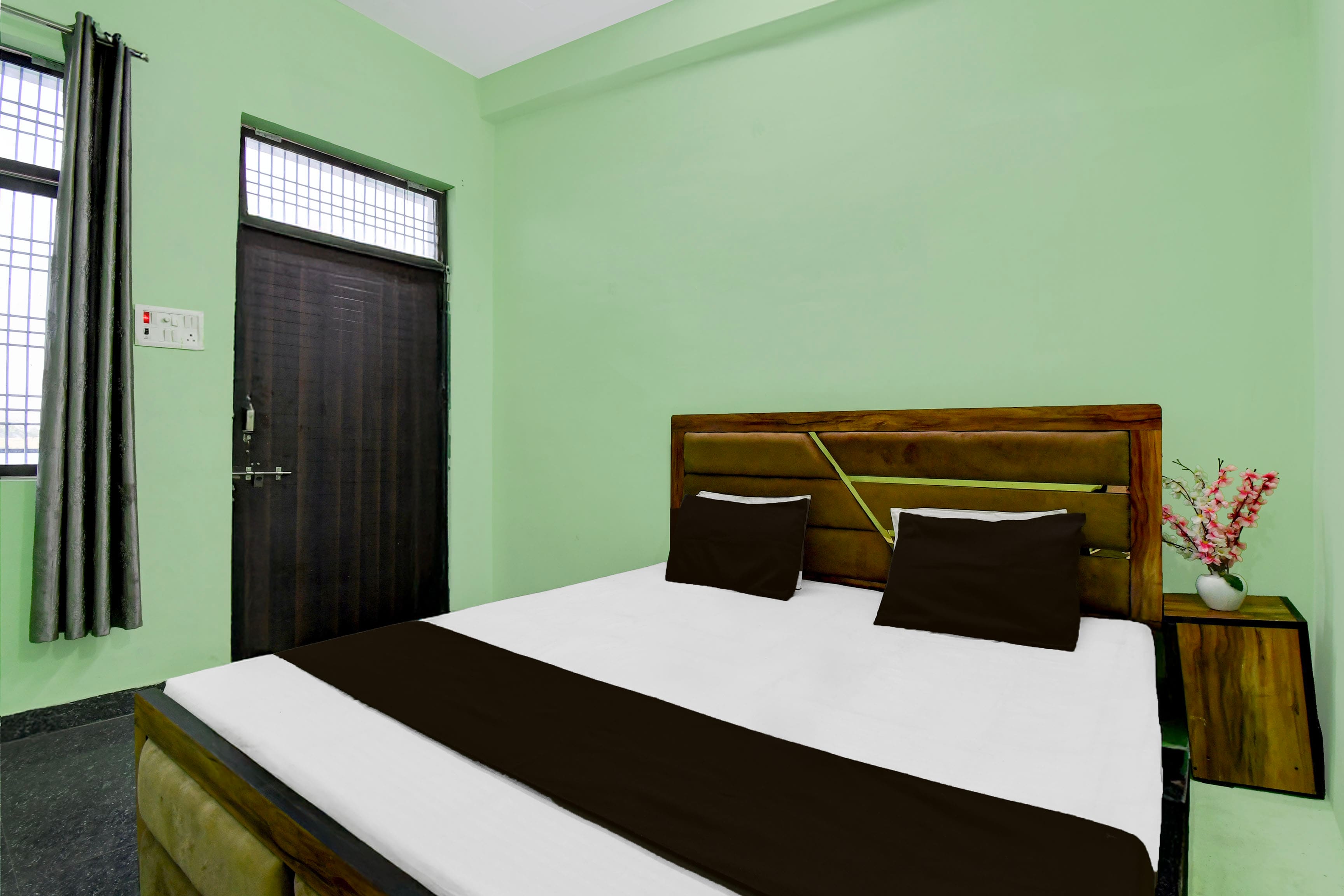 Rooms of Hotel O RADHA RANI PALACE - Kannauj Hotel on Goibibo