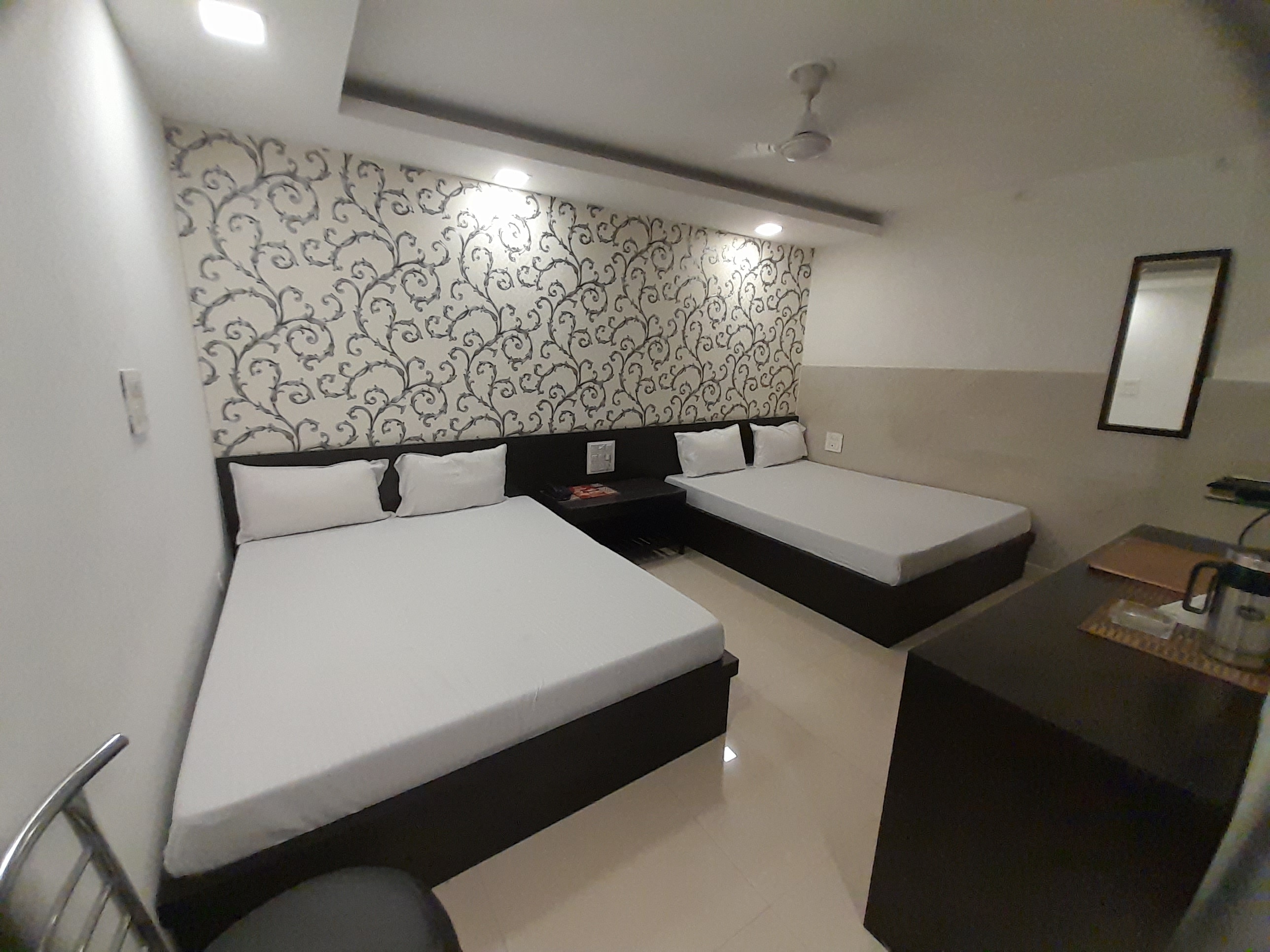 HOTEL SHREE 𝗕𝗢𝗢𝗞 Hisar Hotel