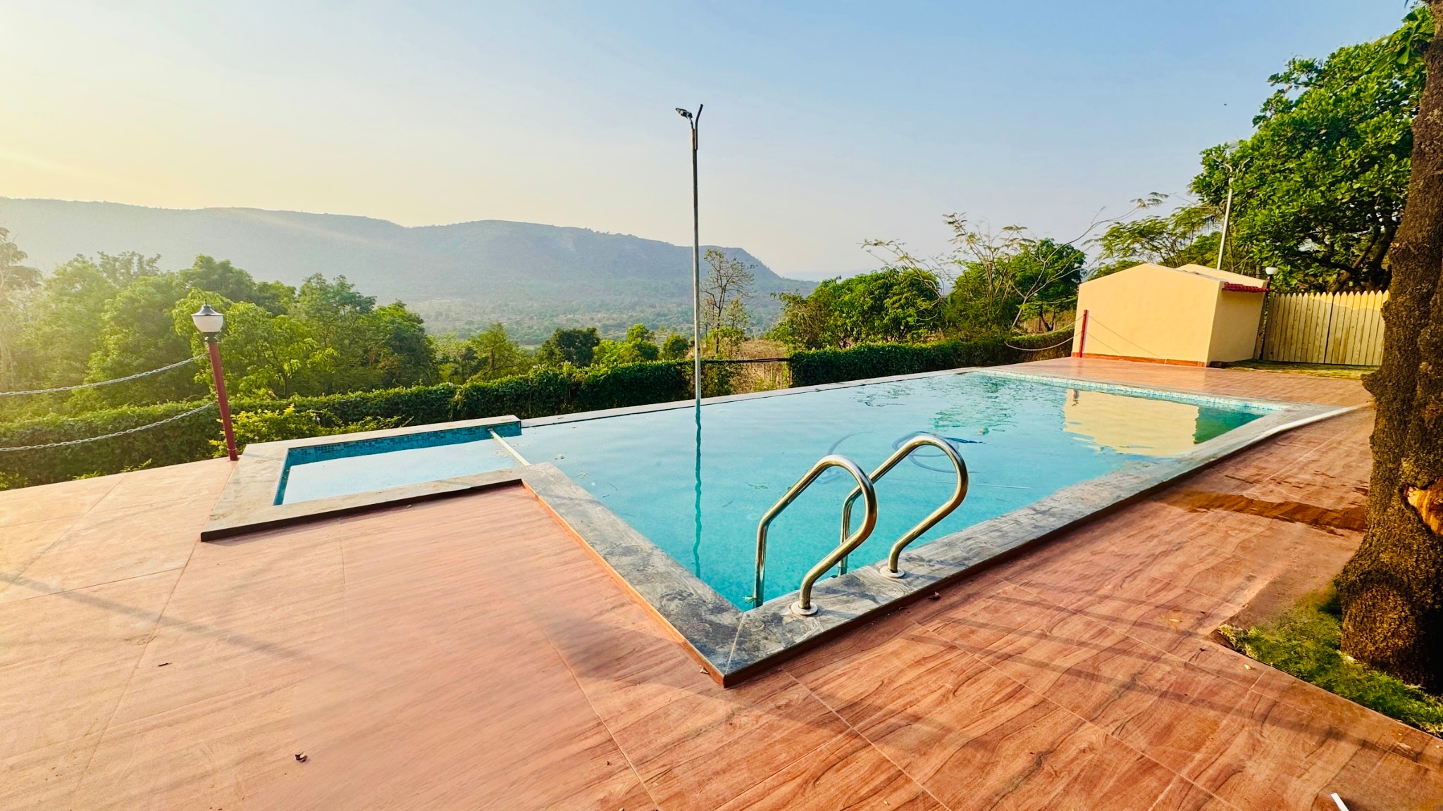 Red Roof Andeshe 𝗕𝗢𝗢𝗞 Mulshi Farm House