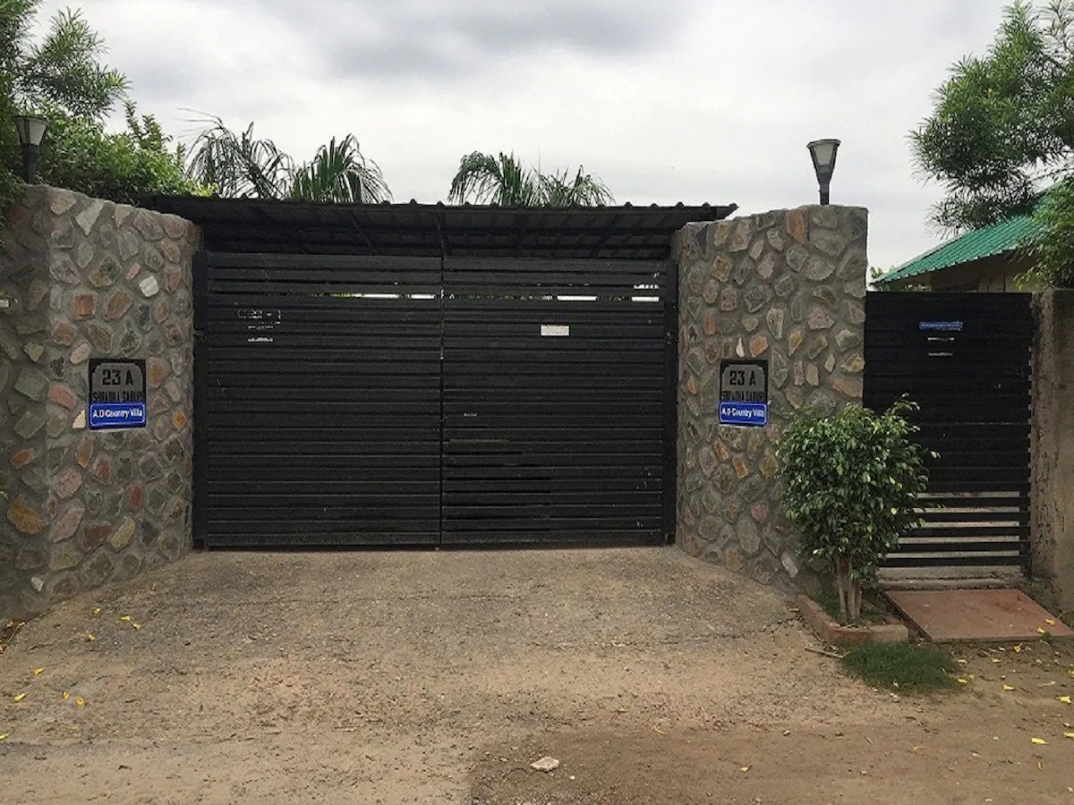 AD Country Villas Ground Floor Stay with Nature 𝗕𝗢𝗢𝗞 Noida Cottage