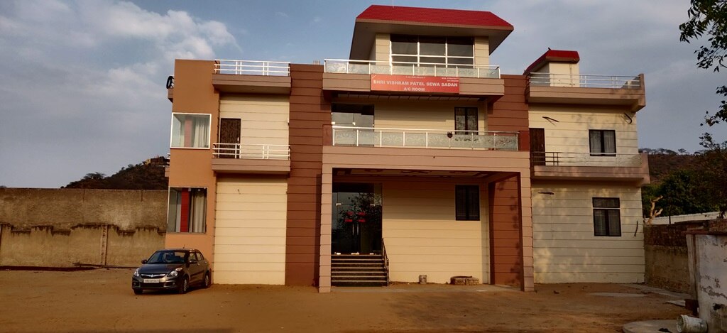 SHRI VISHRAM PATEL SEWA SADAN 𝗕𝗢𝗢𝗞 Sakrai Guest House