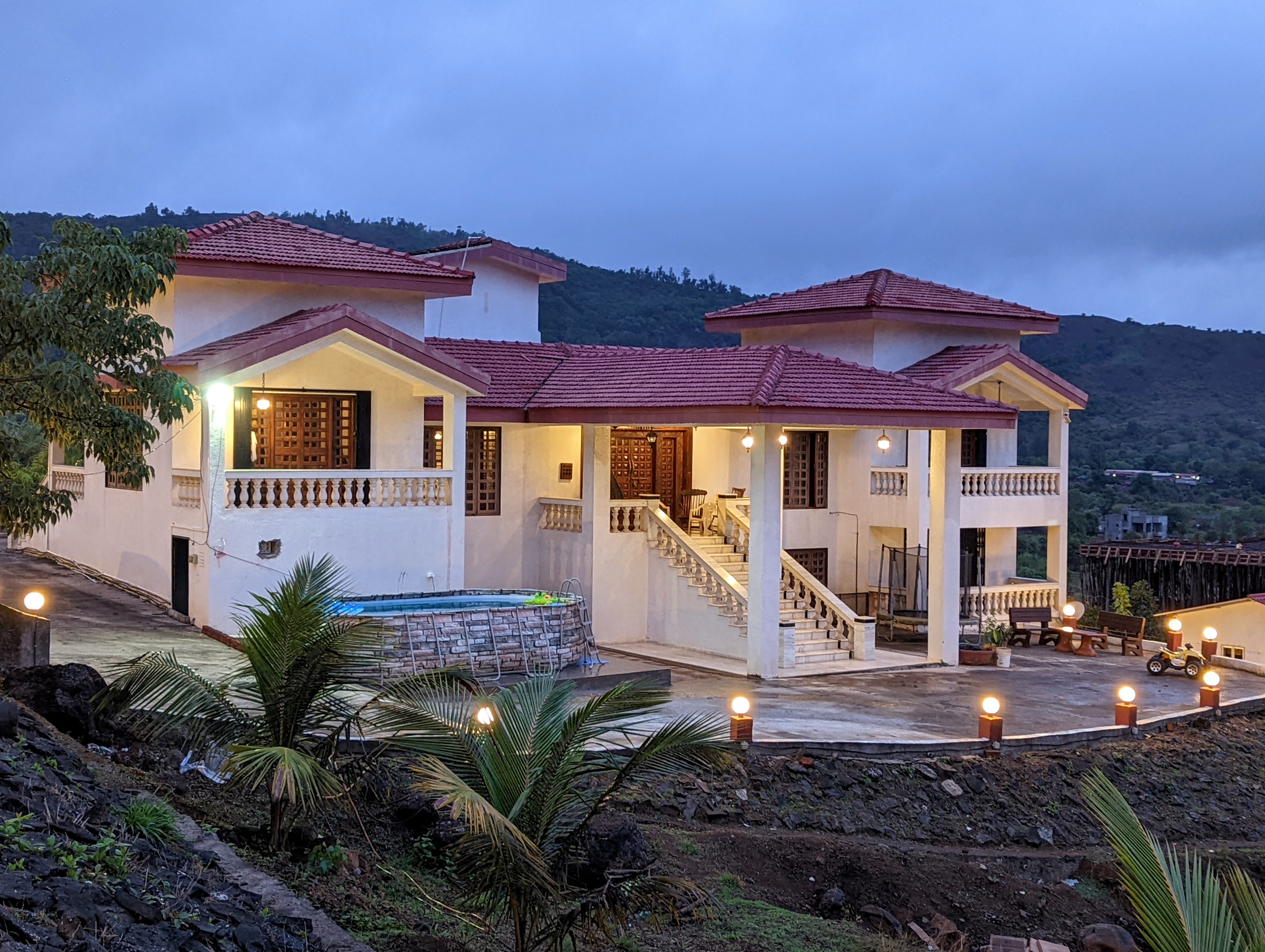 Colonial Styled Villa | Pool & Wi-Fi 𝗕𝗢𝗢𝗞 Lonavala Villa