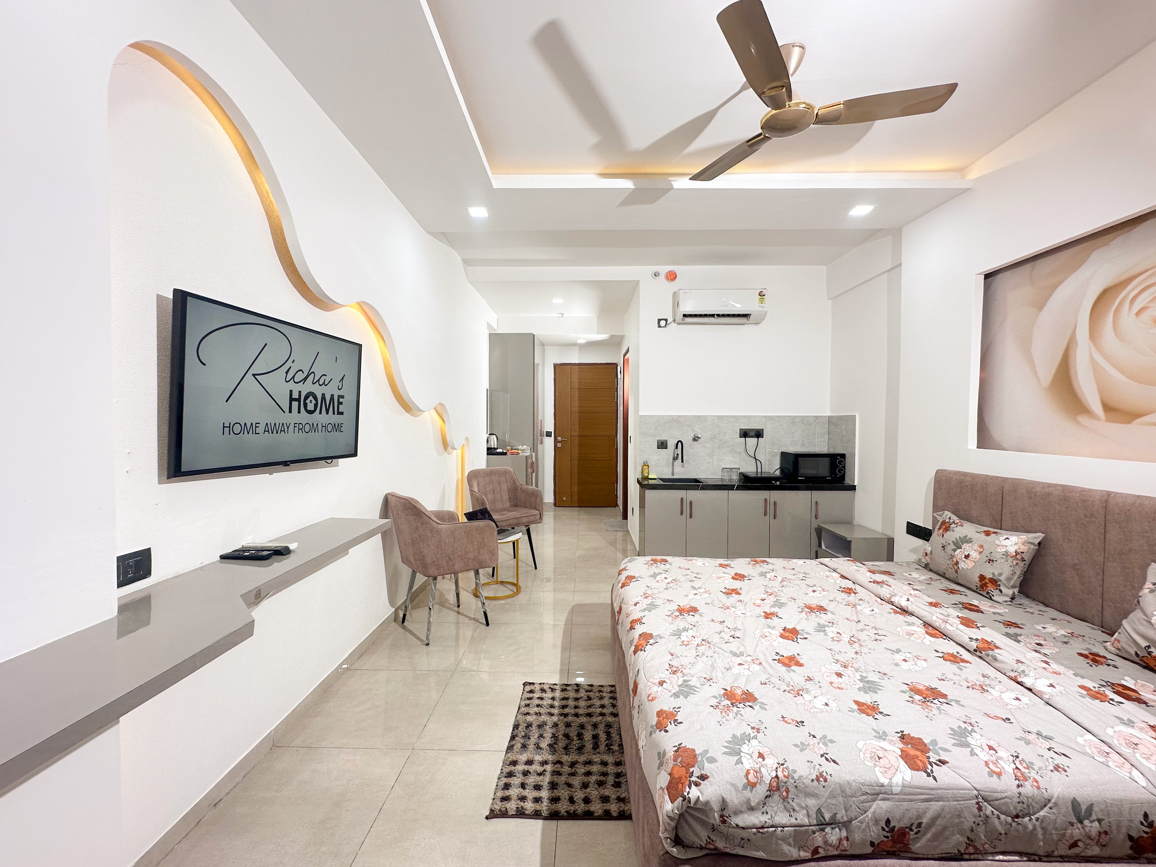 Richas Home Omaxe 𝗕𝗢𝗢𝗞 Lucknow Apartment