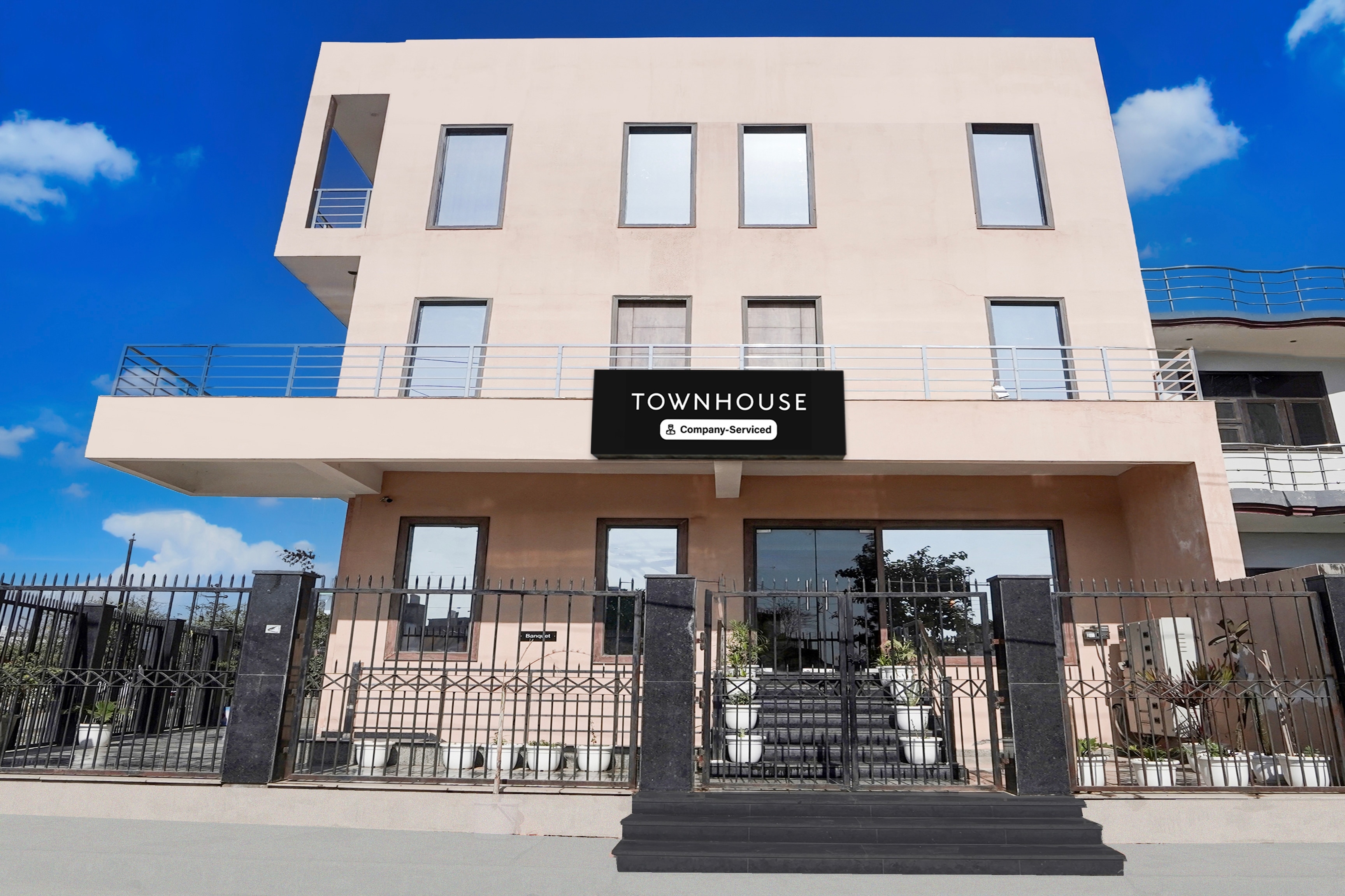 Photos of Super Townhouse Taj Mahal East Gate Formerly Royal Empire ...