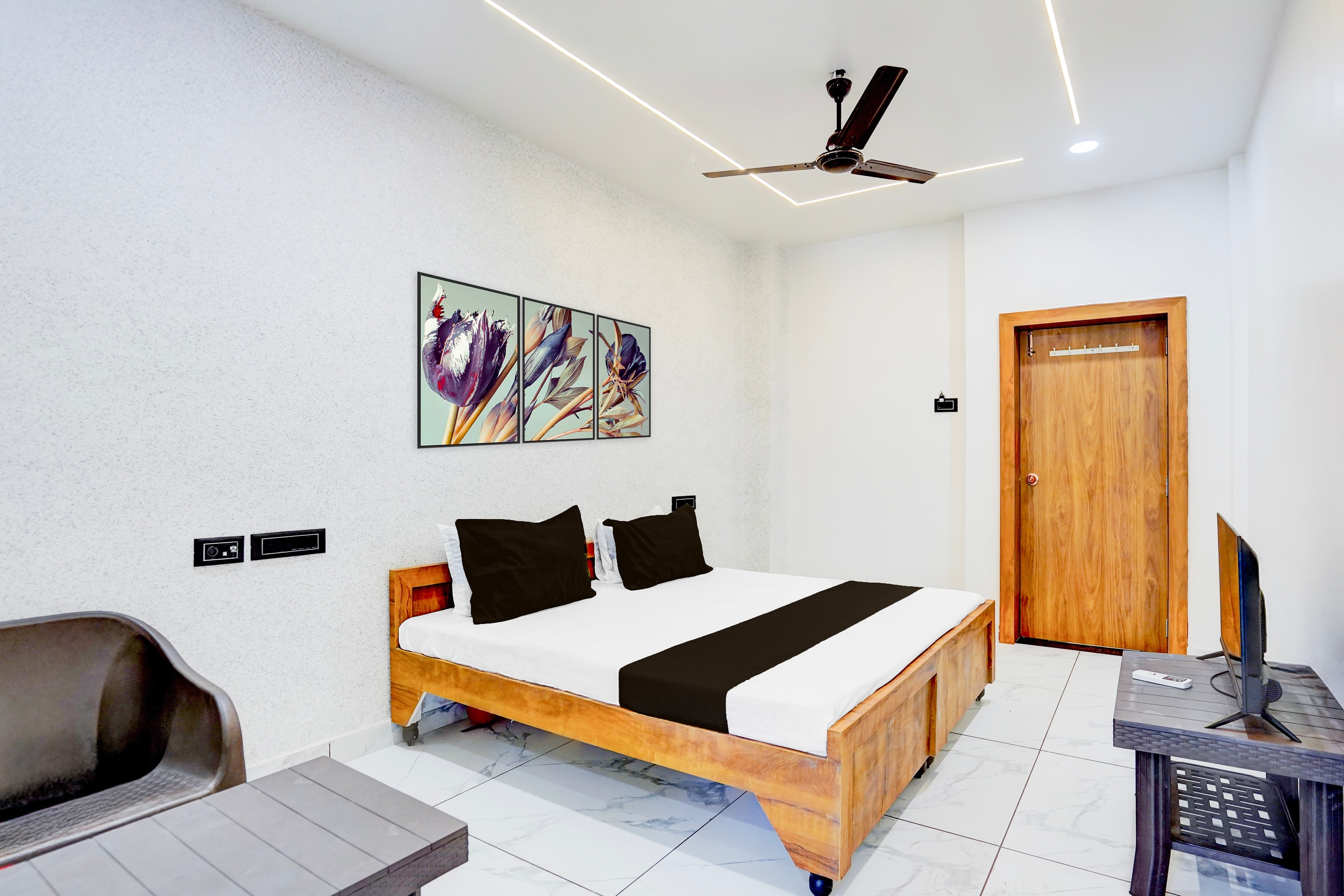 OYO 835442 Hotel The Grand Shreeji Jamnagar - Reviews, Photos & Offer