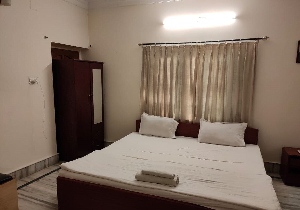 CrossRoads Stay Block FE 𝗕𝗢𝗢𝗞 Kolkata Homestay