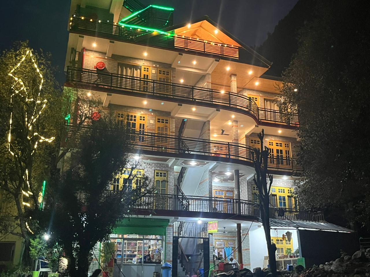 Hotel Swarg dwar 𝗕𝗢𝗢𝗞 Kasol Hotel